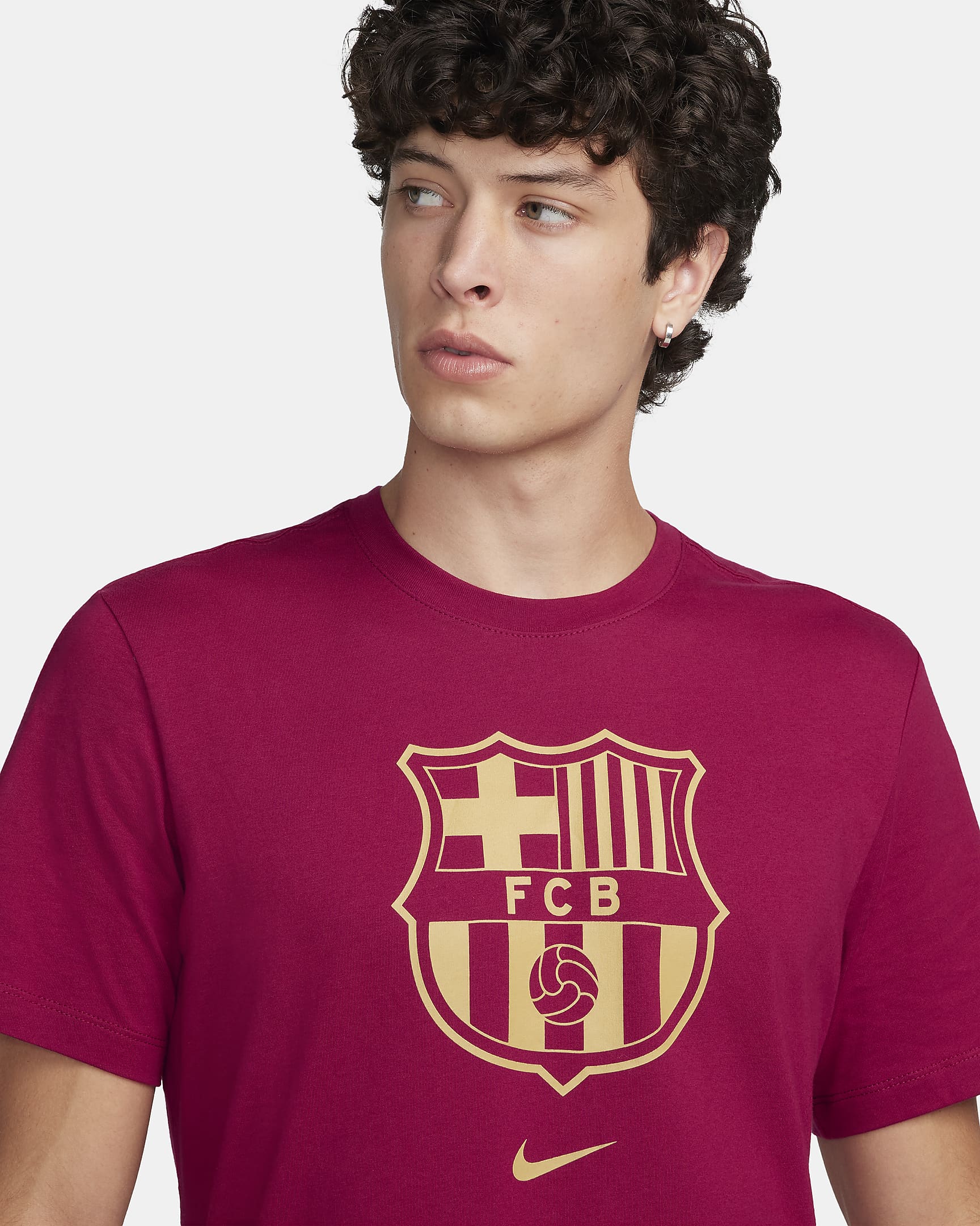 F.C. Barcelona Crest Men's Football T-Shirt. Nike UK