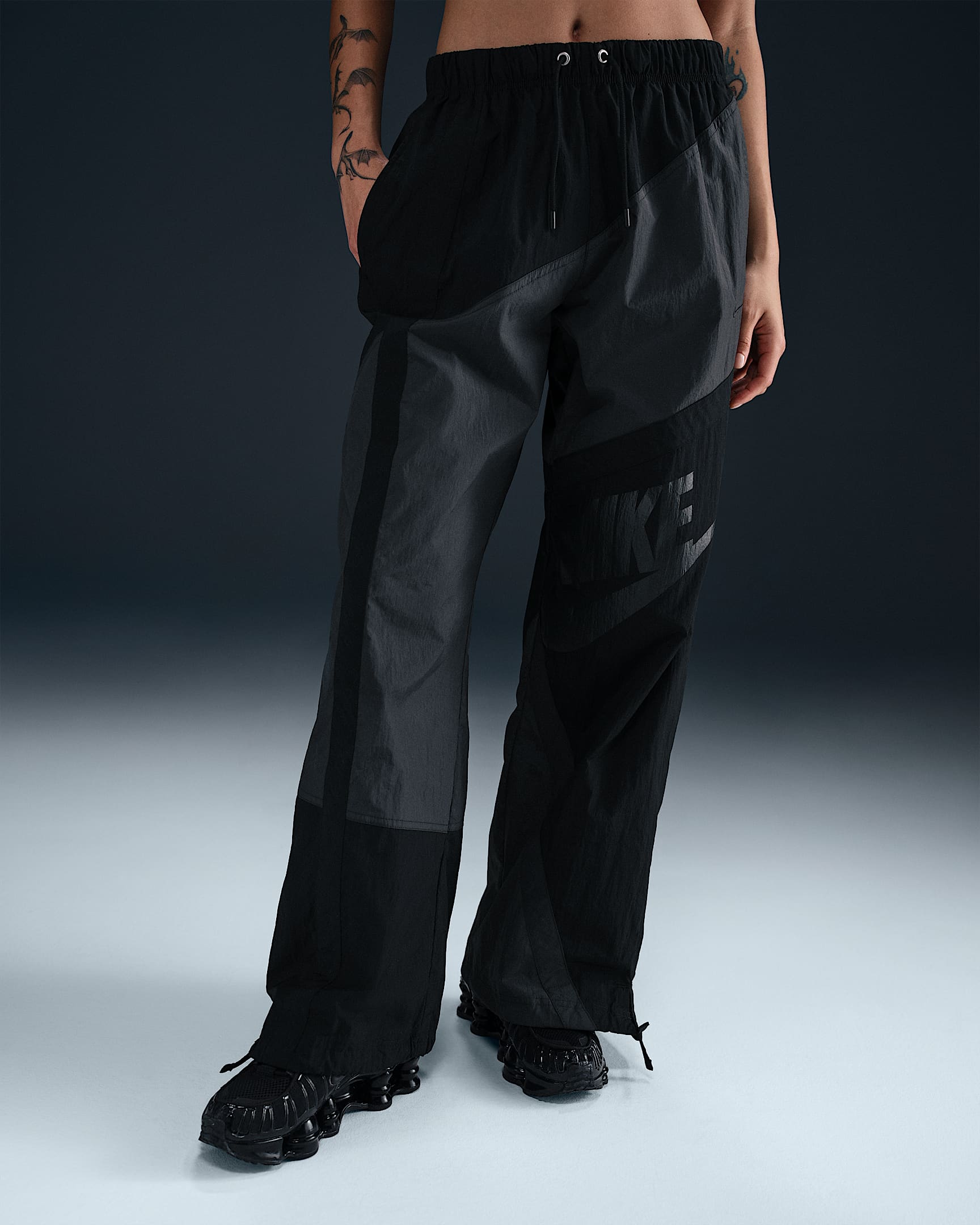 Nike Sportswear Women's Mid-Rise Loose Woven Open-Hem Trousers. Nike IN