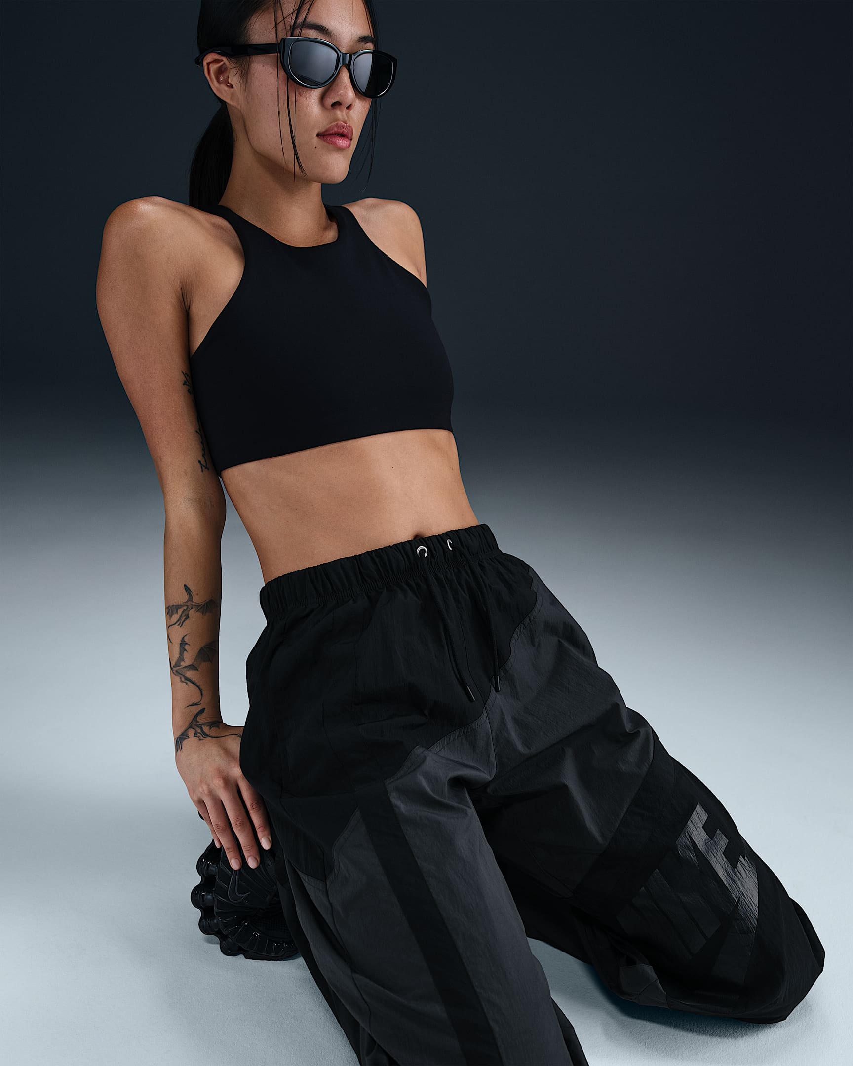 Nike Sportswear Women's Mid-Rise Loose Woven Open-Hem Trousers. Nike MY