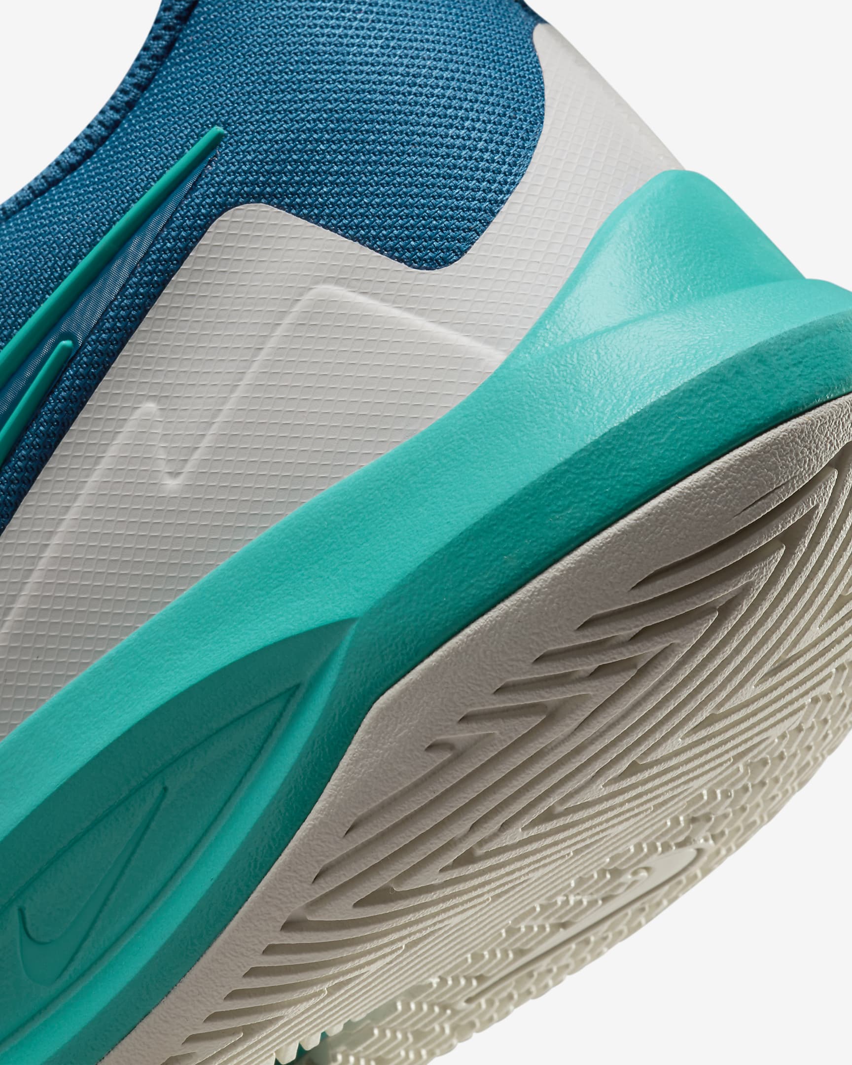 Nike Precision 6 FlyEase 籃球鞋。Nike TW