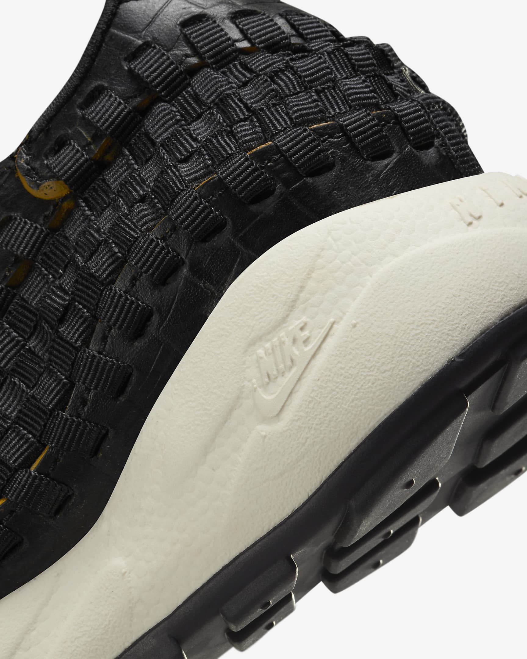 Nike Air Footscape Woven Premium Women's Shoes. Nike BE