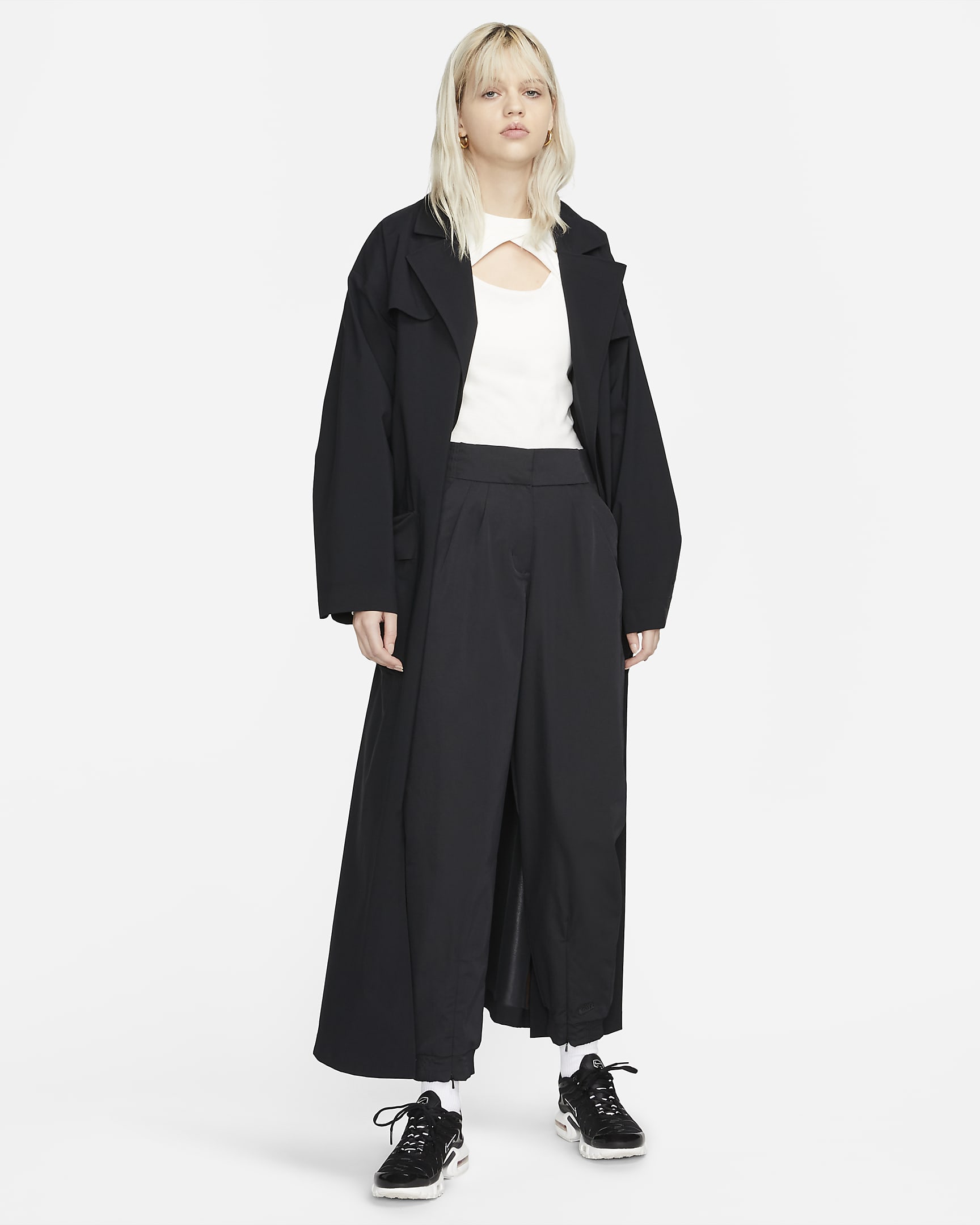 Nike Sportswear Dri-FIT Tech Pack Women's High-Waisted Trousers. Nike SA