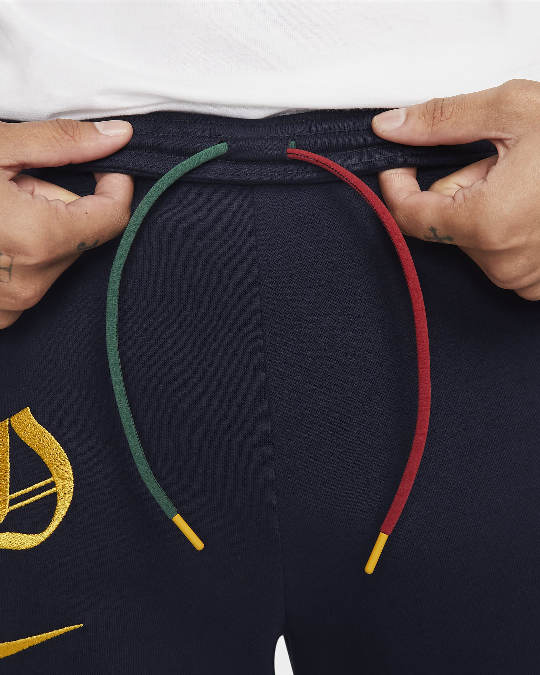 Portugal Men's Fleece Football Pants. Nike SA