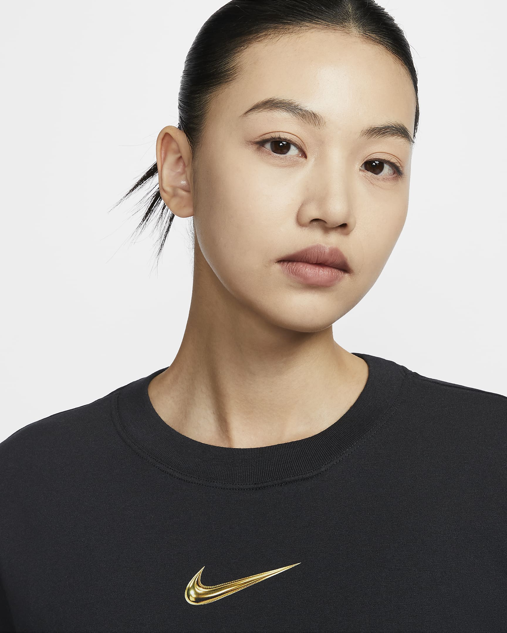 Nike Sportswear Women's Loose Short-Sleeve Graphic T-Shirt. Nike SG