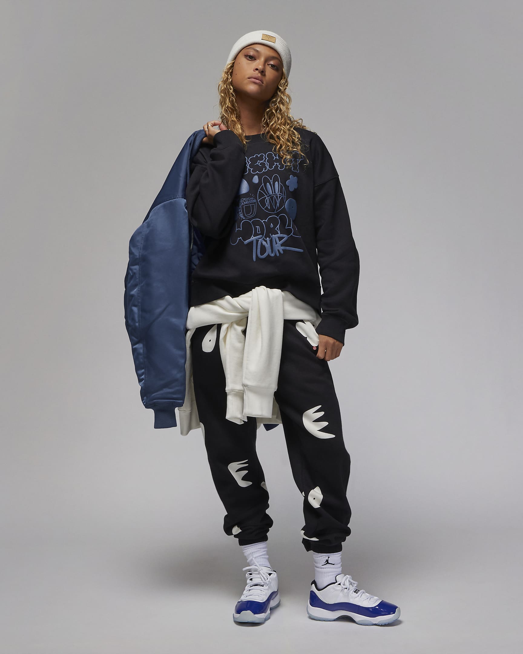 Jordan Artist Series by Mia Lee Women's Fleece Crew. Nike AE