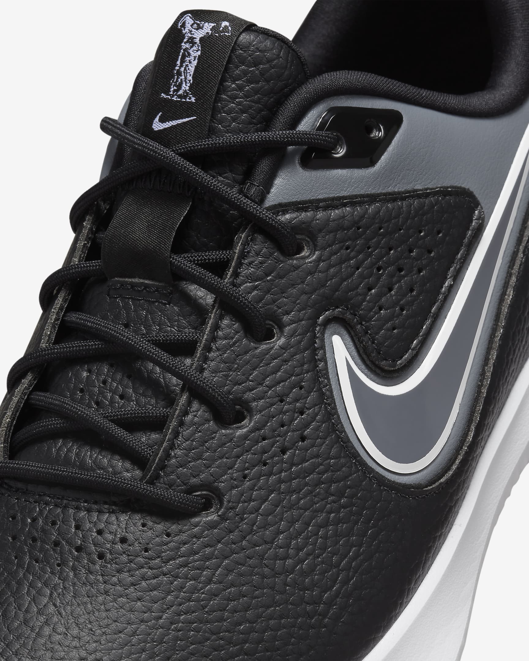 Nike Victory Pro 3 男款高爾夫鞋 (寬版)。Nike TW