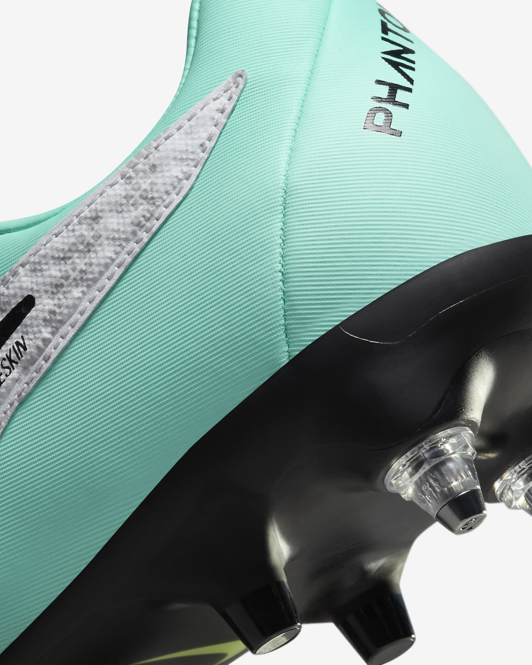 Nike Phantom GX Academy Soft-Ground Low-Top Football Boot. Nike CZ