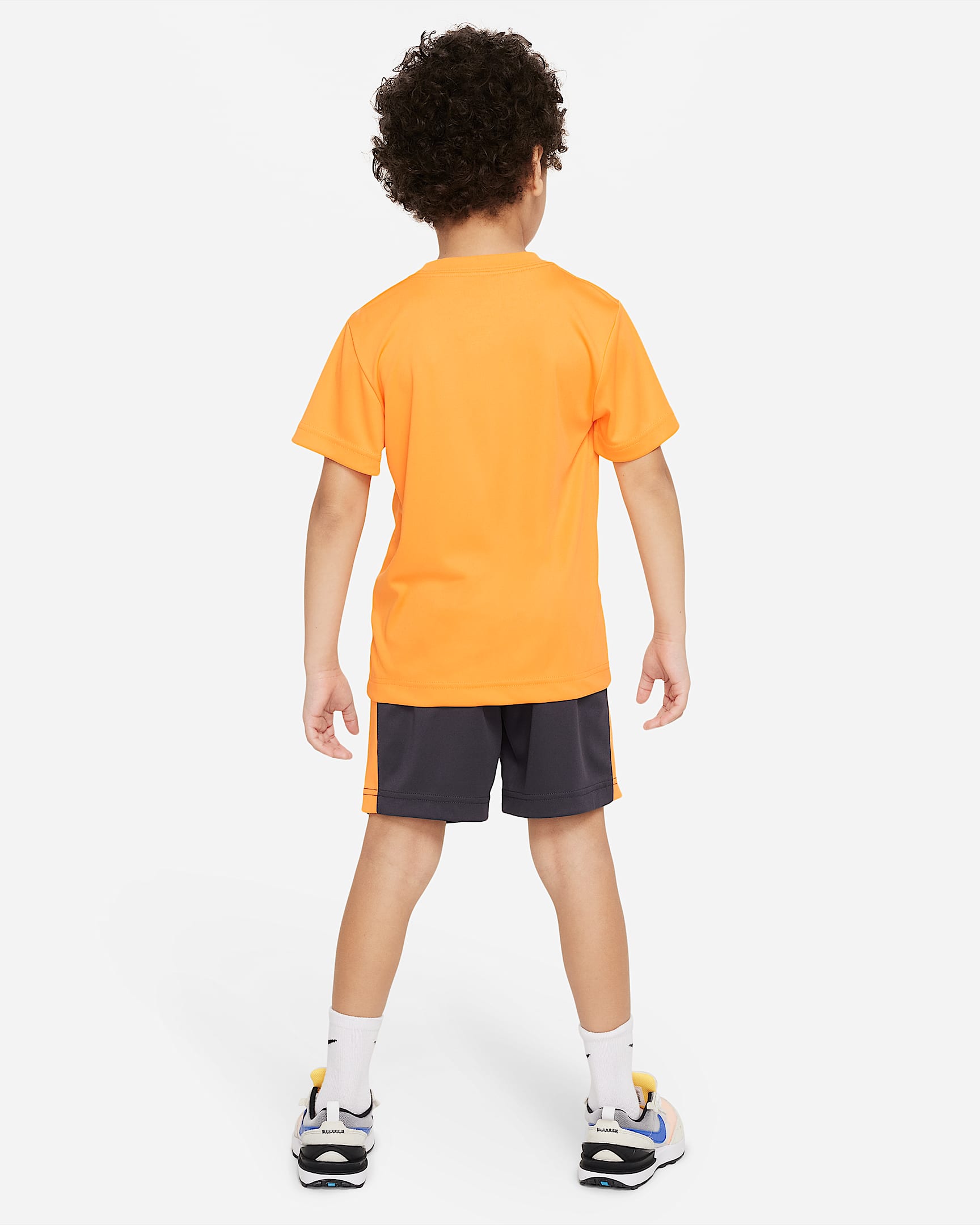 Conjunto de dos piezas Dri-FIT para niños talla pequeña, Nike Dri-FIT Blocked Shorts Set. Nike.com