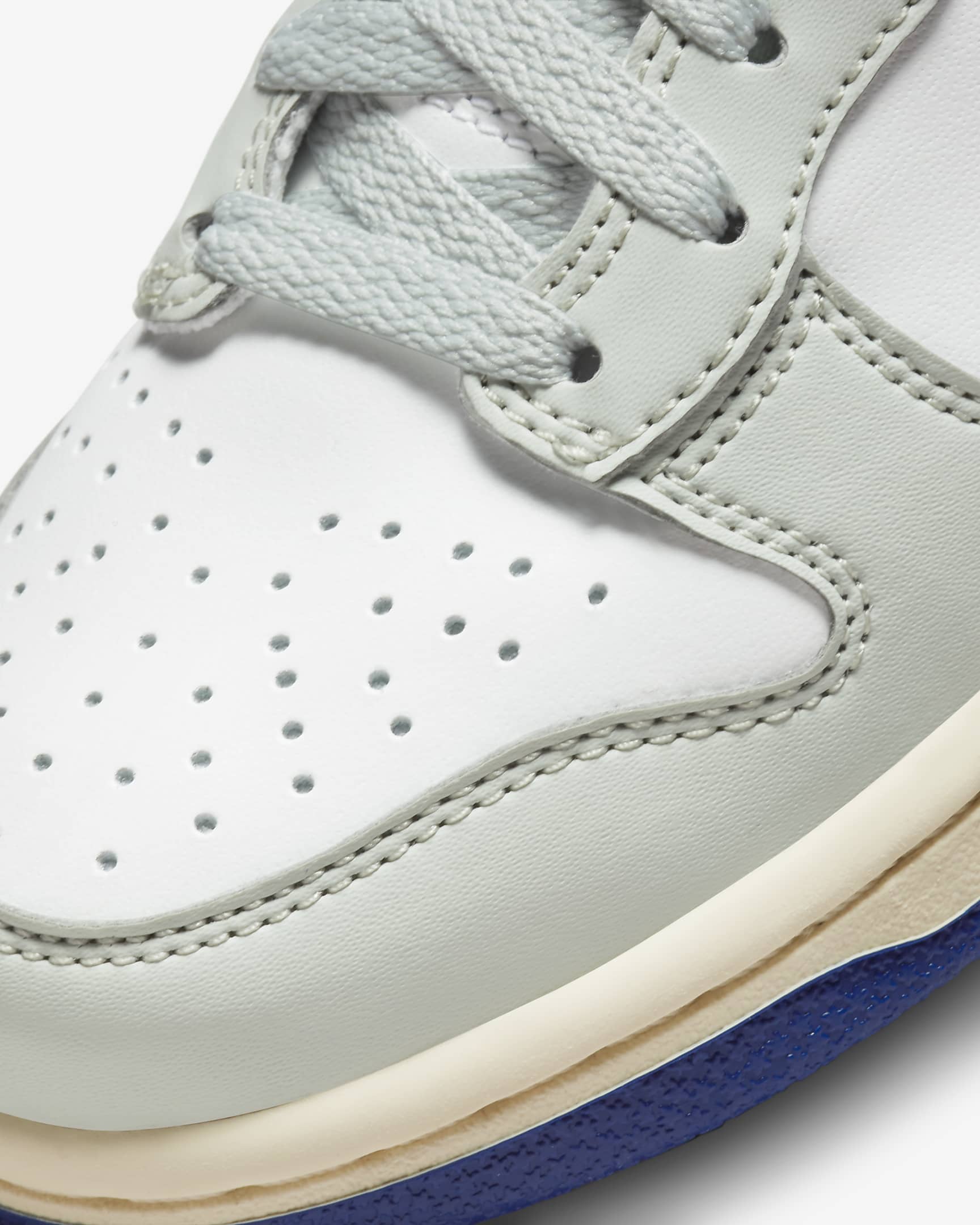 Nike Dunk High SE Older Kids' Shoes. Nike IE