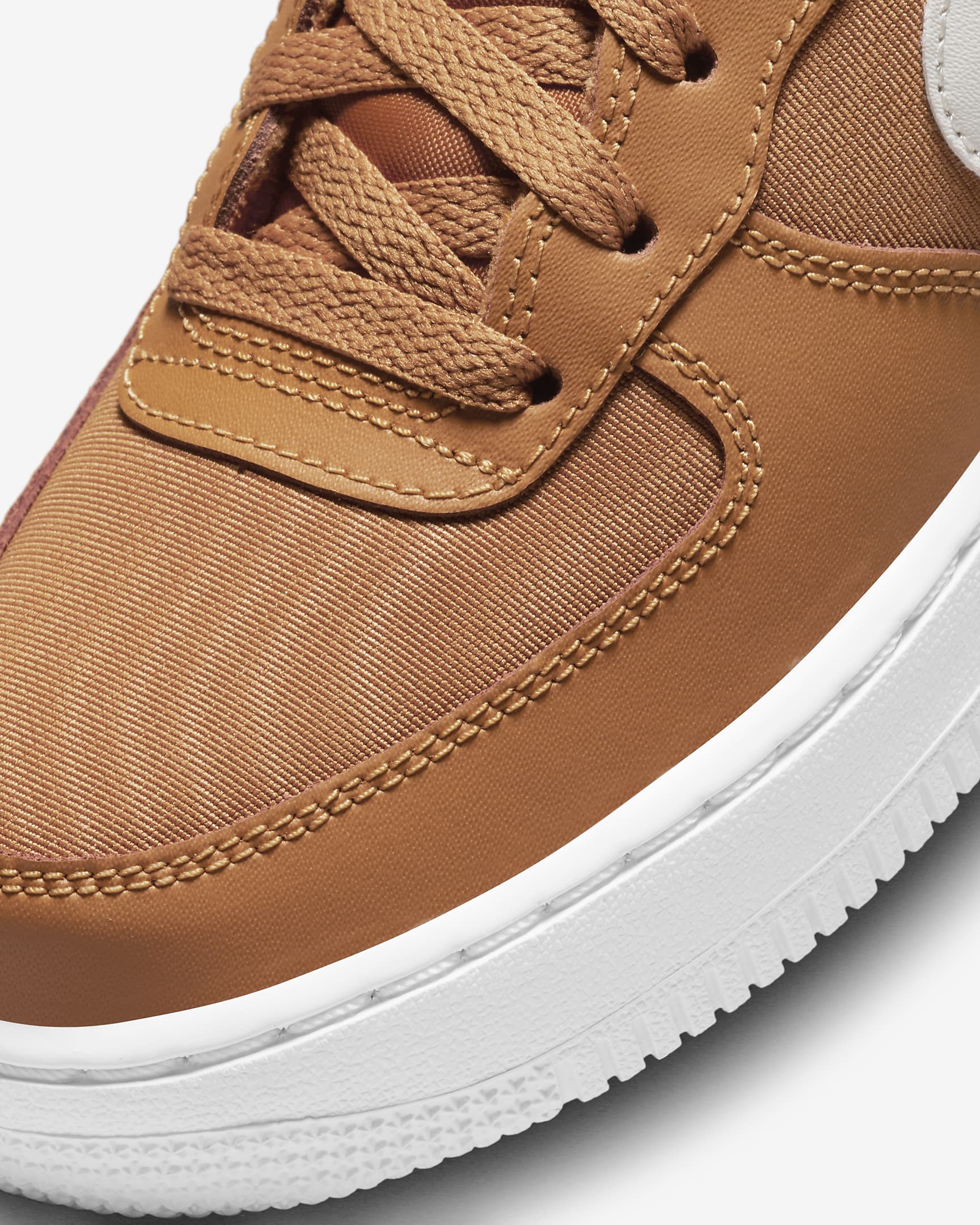 Nike Air Force 1 LV8 2 Older Kids' Shoes. Nike RO