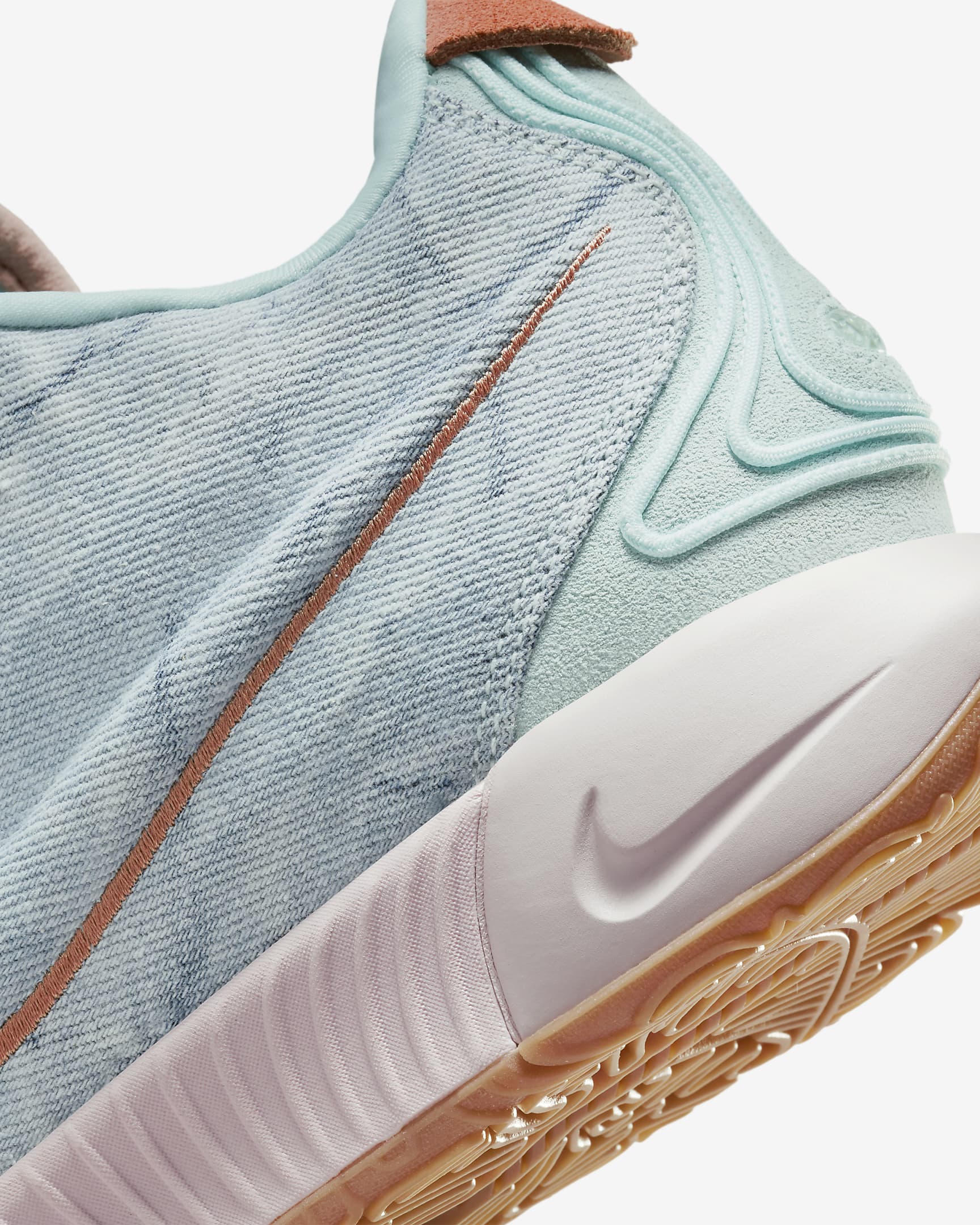 LeBron XXI 'Aragonite' Basketball Shoes. Nike IE