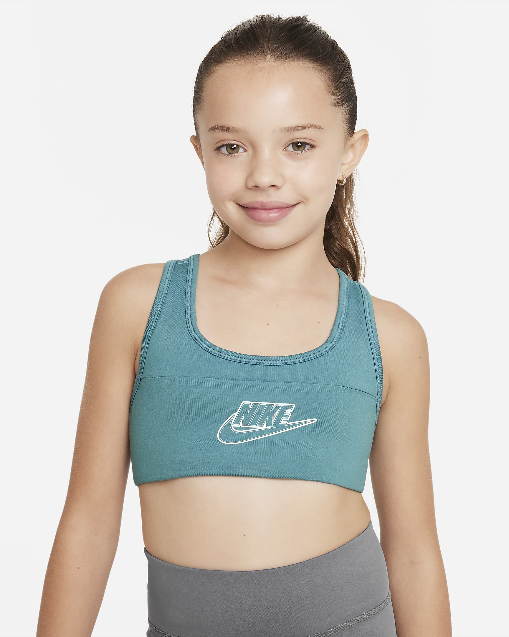 Bra deportivo para niñas talla grande Nike Dri-FIT Swoosh. Nike.com