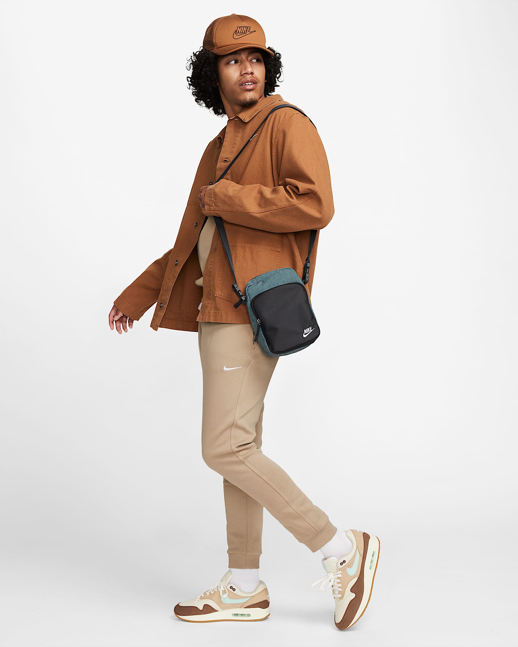 Nike Heritage Cross-Body Bag (4L). Nike BG