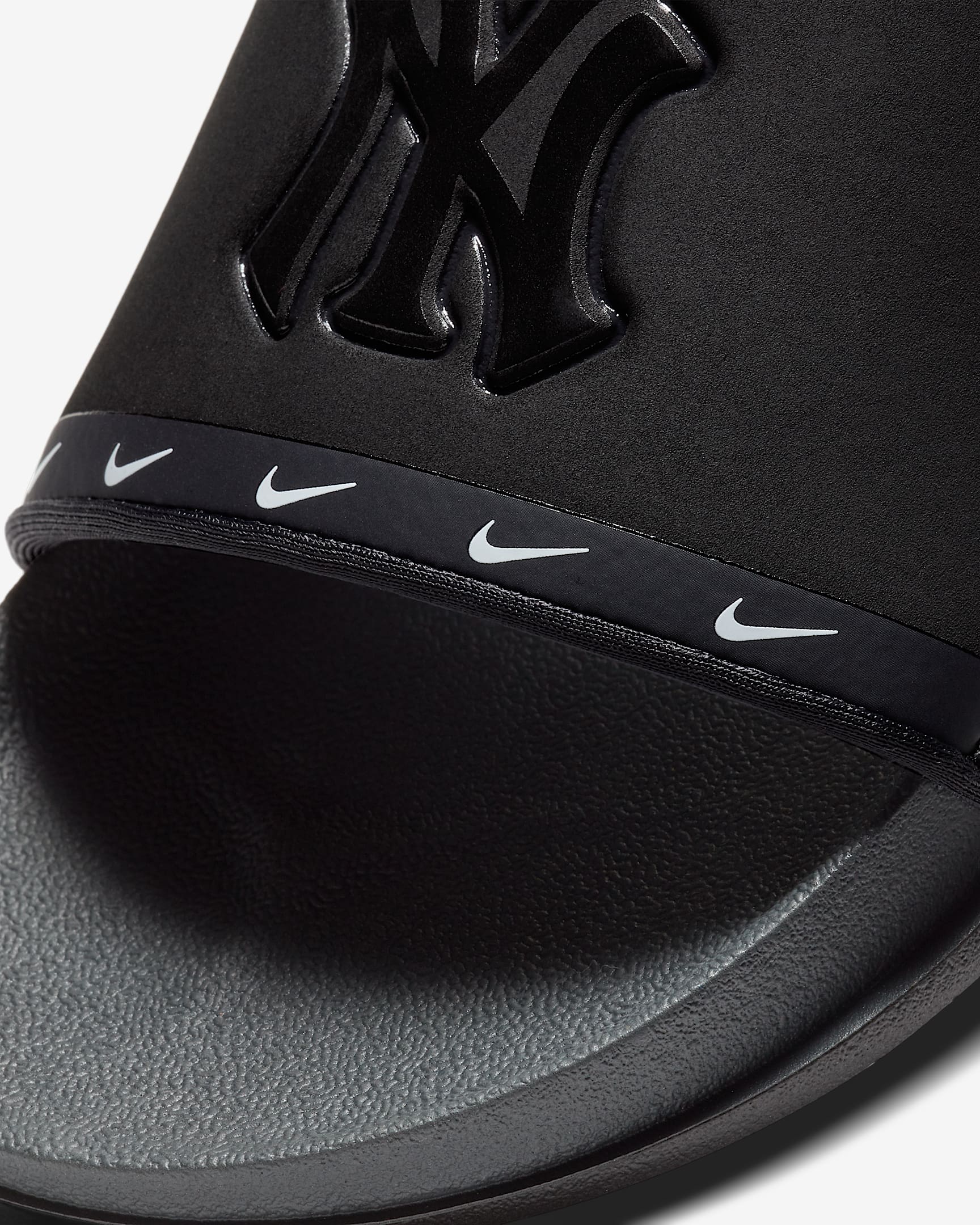 Nike Offcourt (MLB New York Yankees) Slide. Nike.com