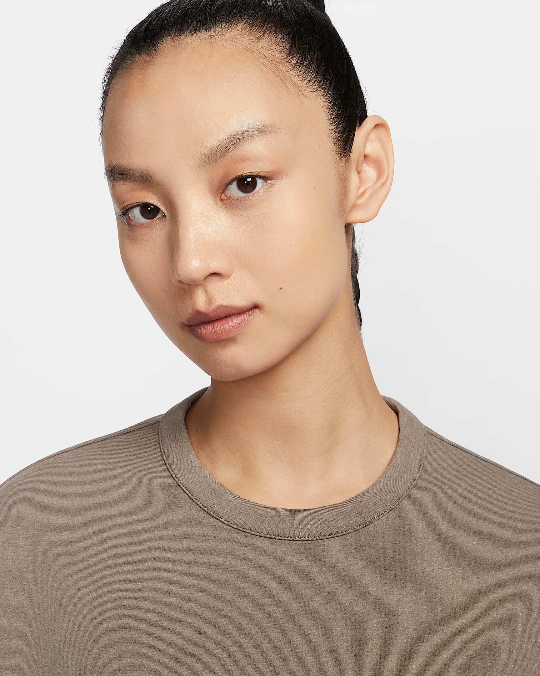 เสื้อคอกลมโอเวอร์ไซส์ Dri-FIT ผู้หญิง Nike 24.7 ImpossiblySoft Nike TH