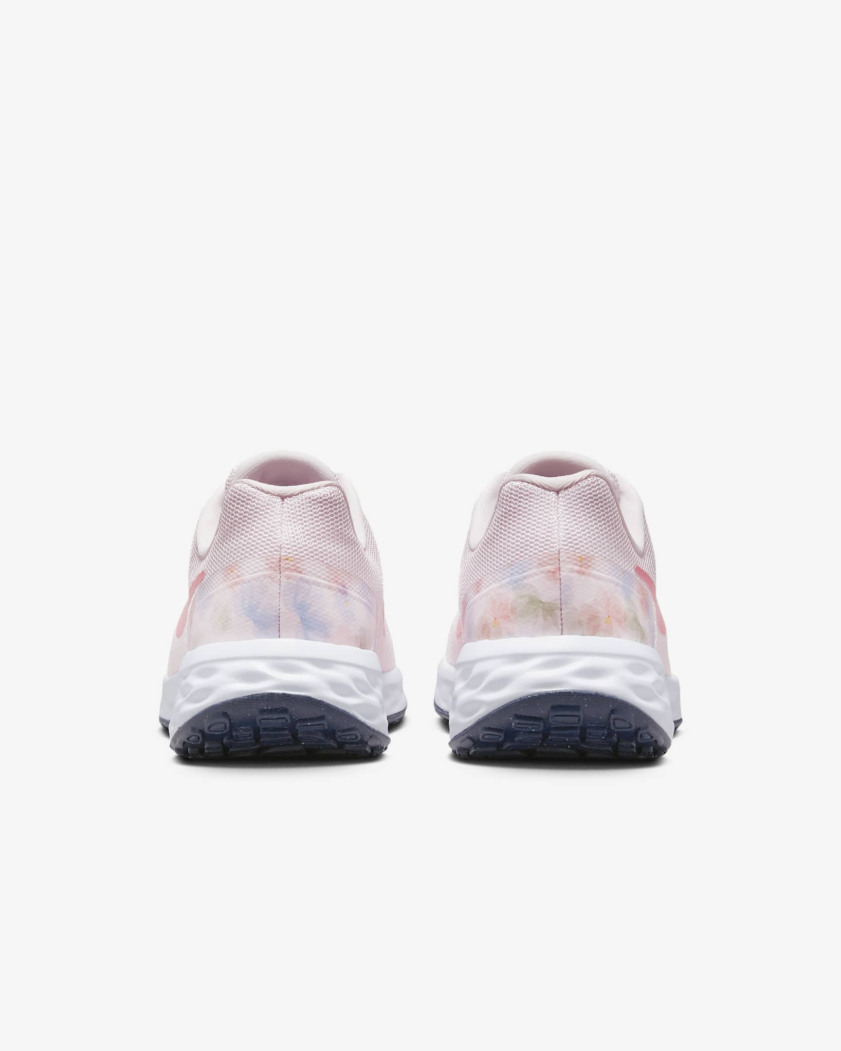 Nike Revolution 6 Next Nature Premium 女款路跑鞋。Nike TW