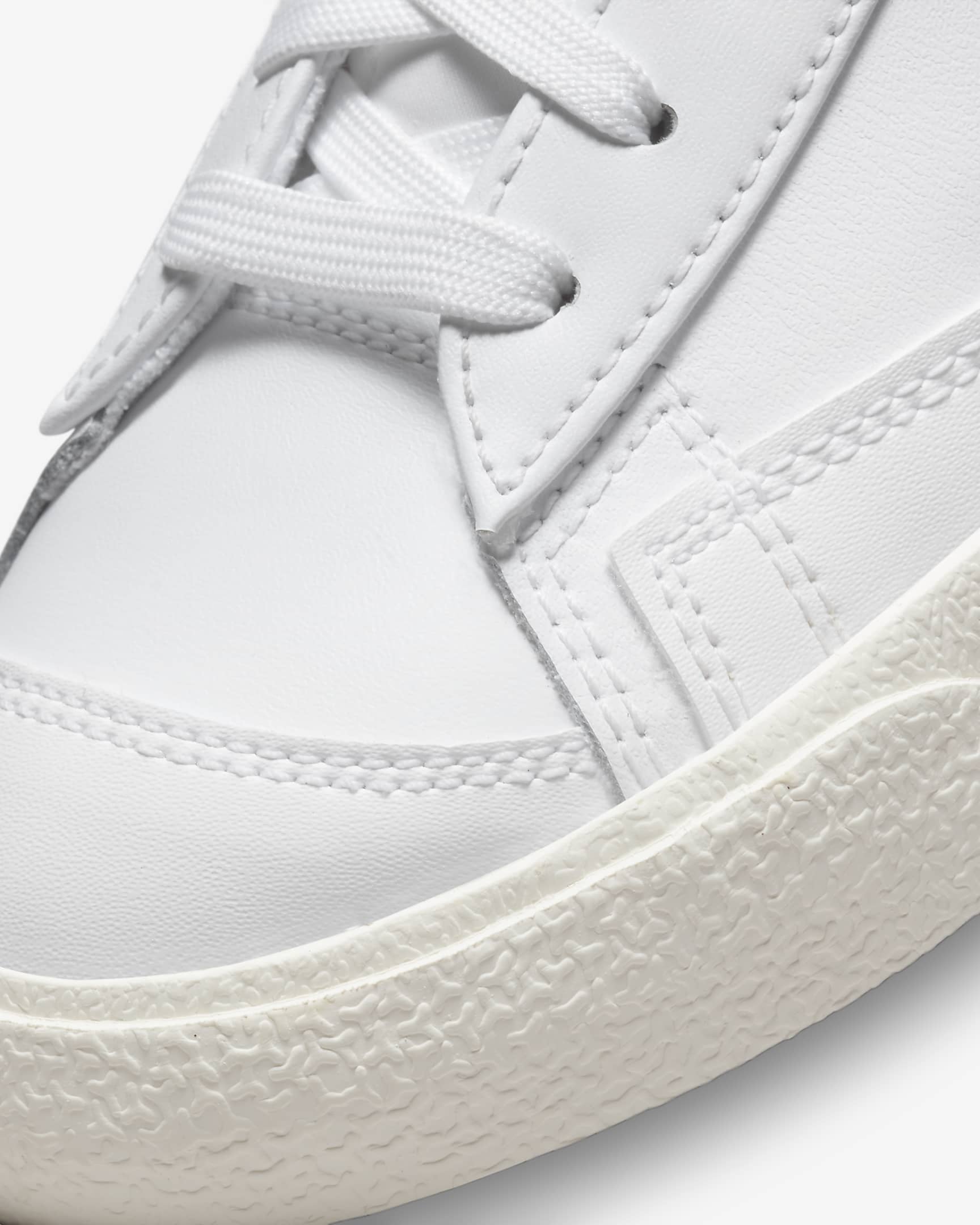 Nike Blazer Mid '77 ESS Women's Shoes. Nike HU