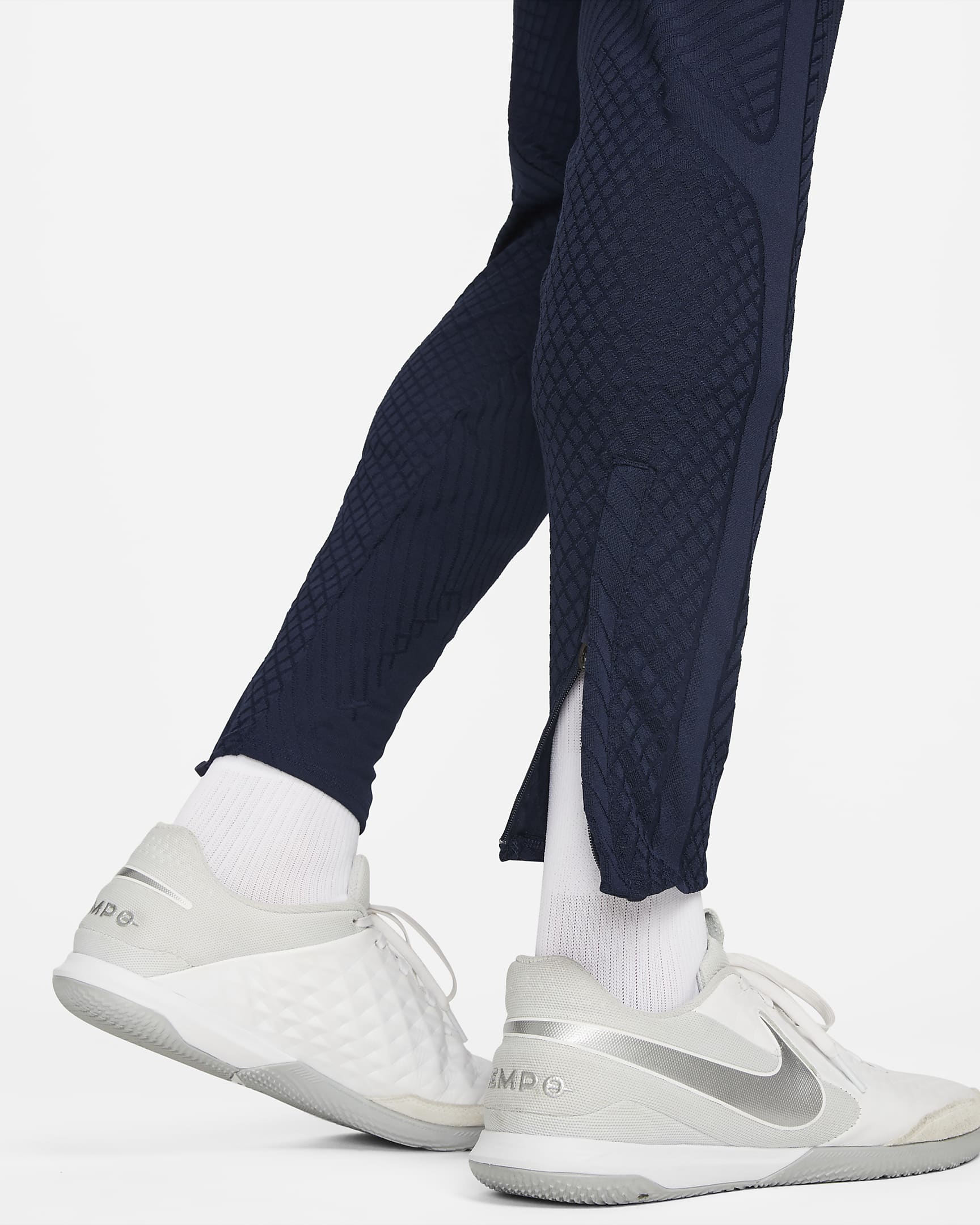 Chelsea F.C. Strike Elite Men's Nike Dri-FIT ADV Football Pants. Nike BE