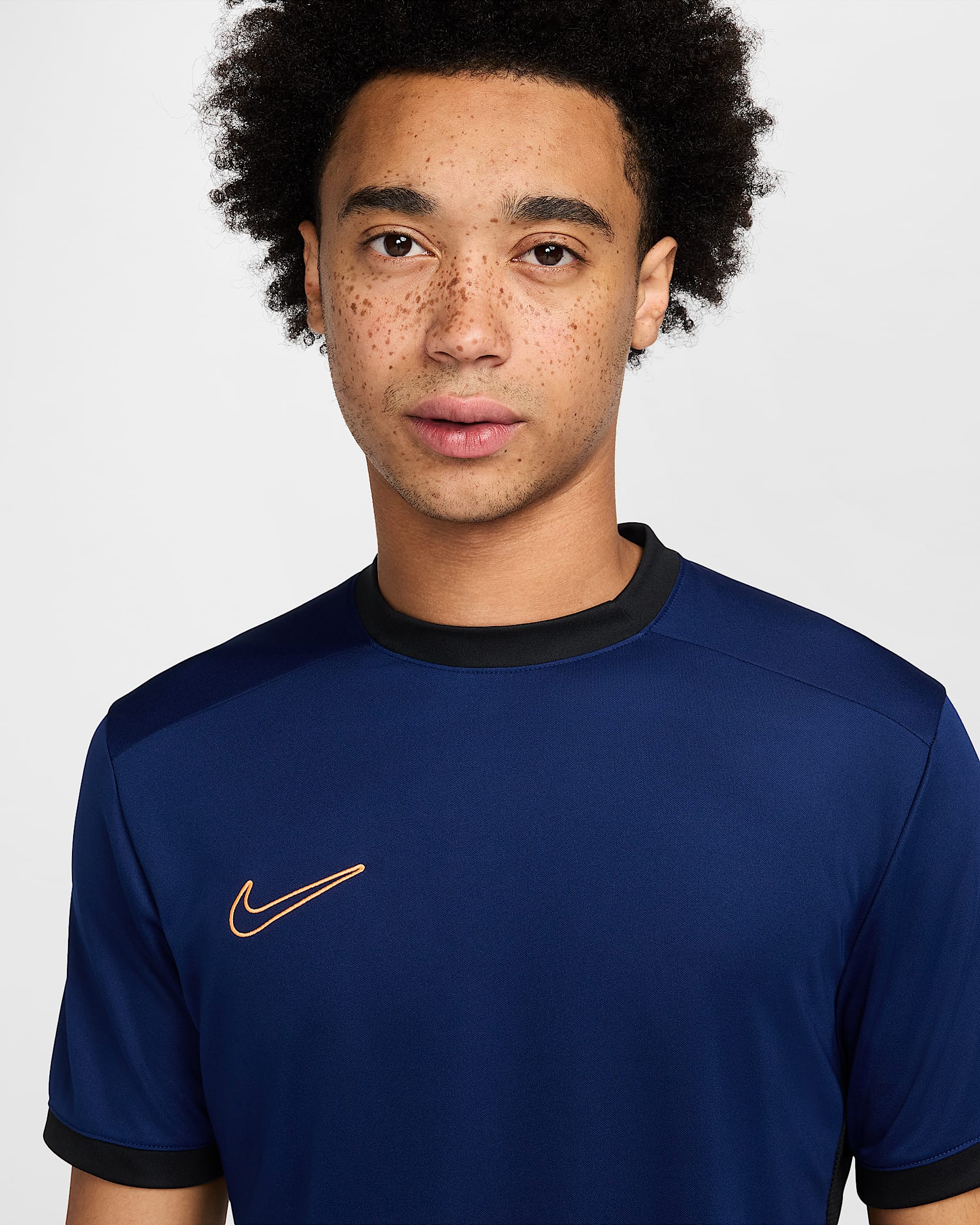 Nike Academy Men's Dri-FIT Short-Sleeve Football Top. Nike IE