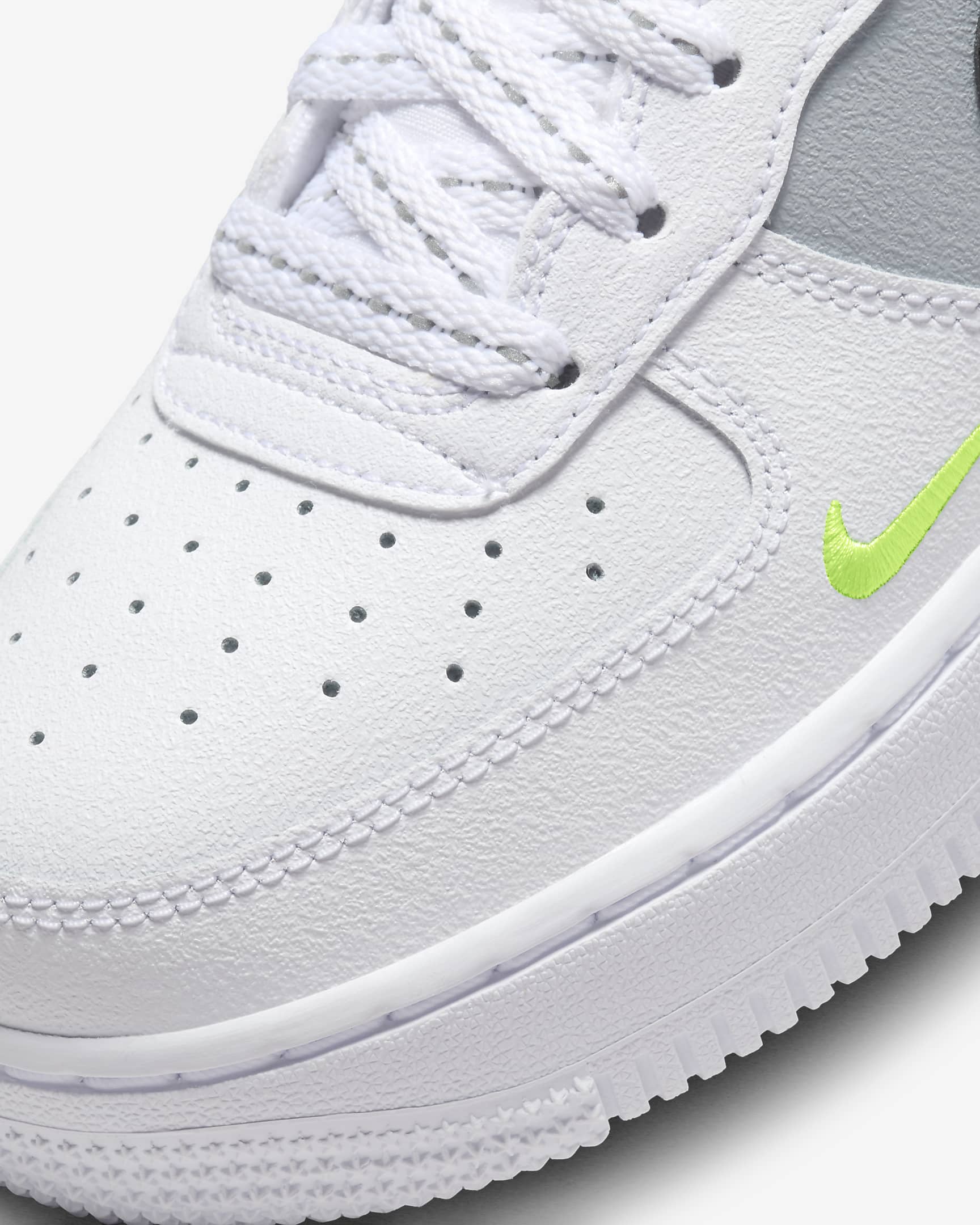 Nike Air Force 1 Older Kids' Shoes. Nike AT