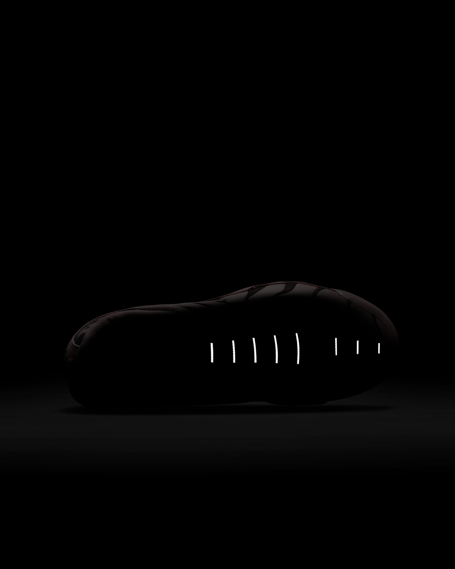 Nike Air Max Plus Older Kids' Shoe. Nike BE