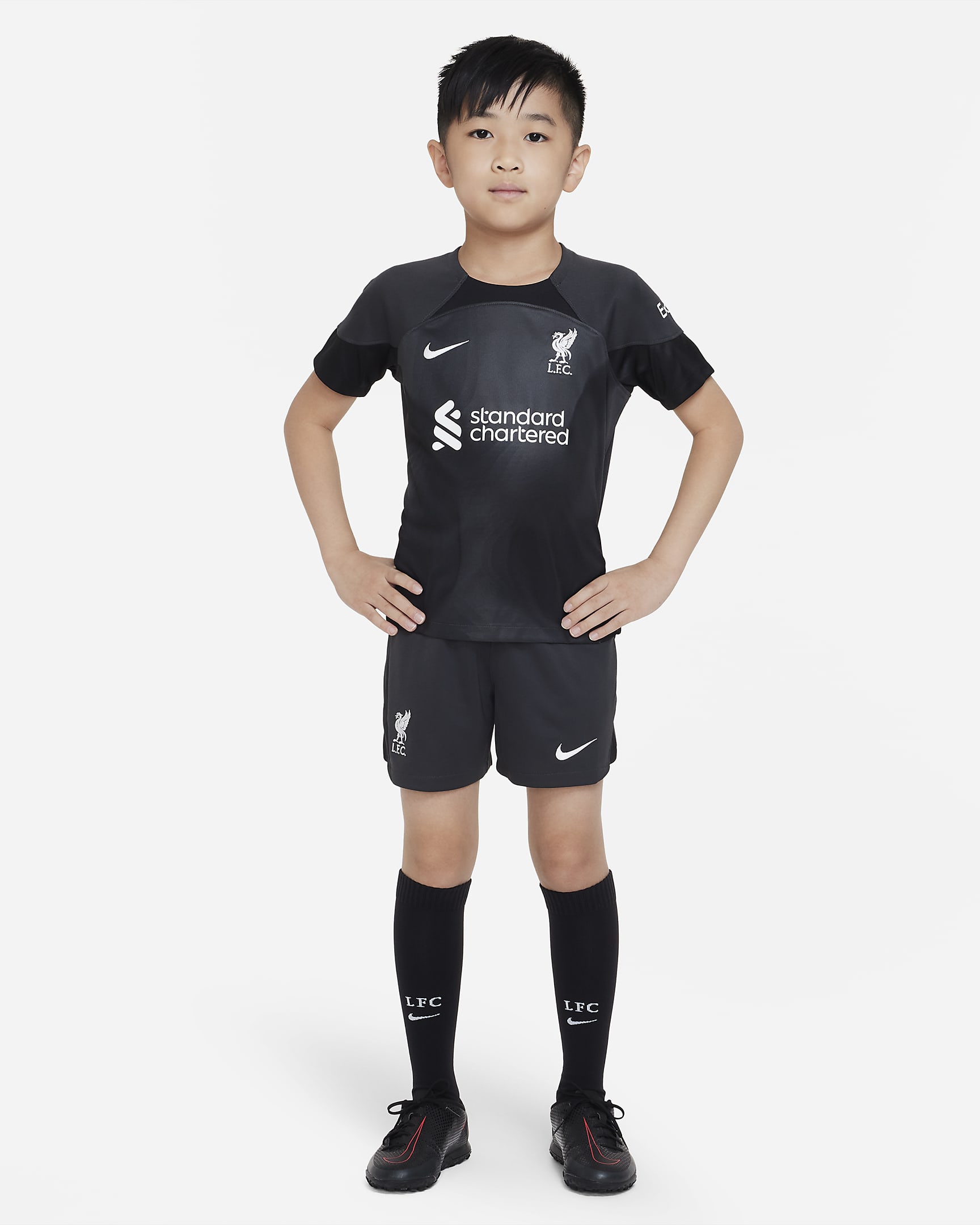 Liverpool F.C. 2022/23 Goalkeeper Younger Kids' Football Kit. Nike LU