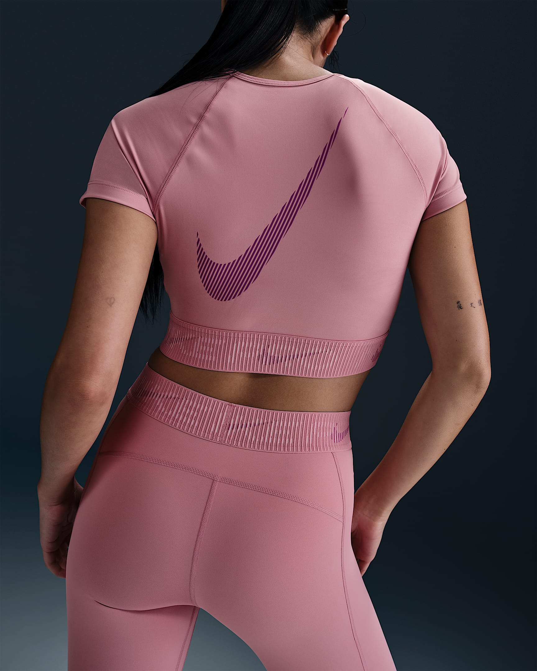 Nike Pro Women's Dri-FIT Short-Sleeve Cropped Graphic Top. Nike NL