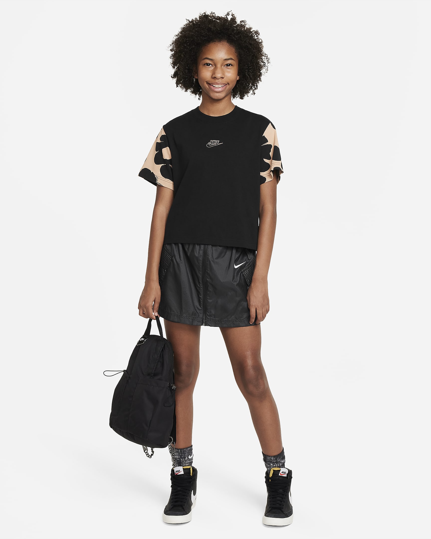 Nike Sportswear Older Kids' (Girls') Boxy T-Shirt. Nike UK