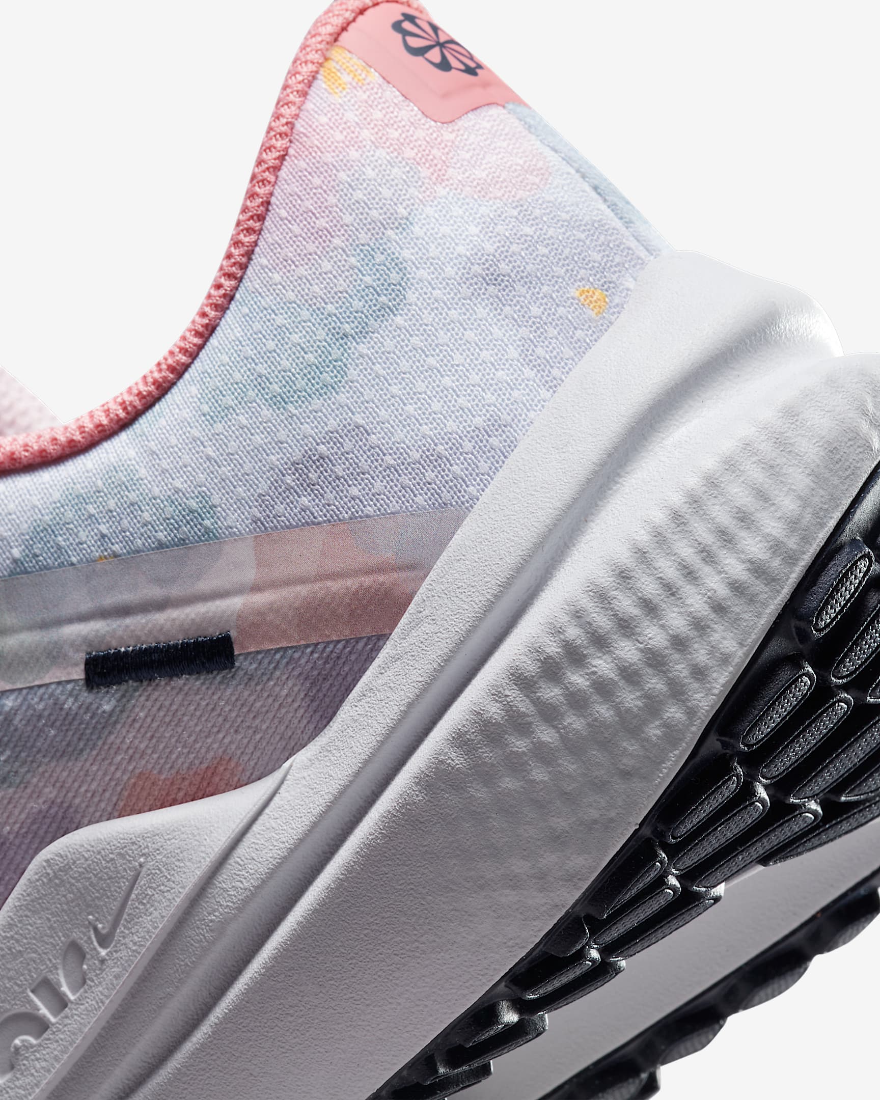 Nike Winflo 10 Premium 女款路跑鞋。Nike TW