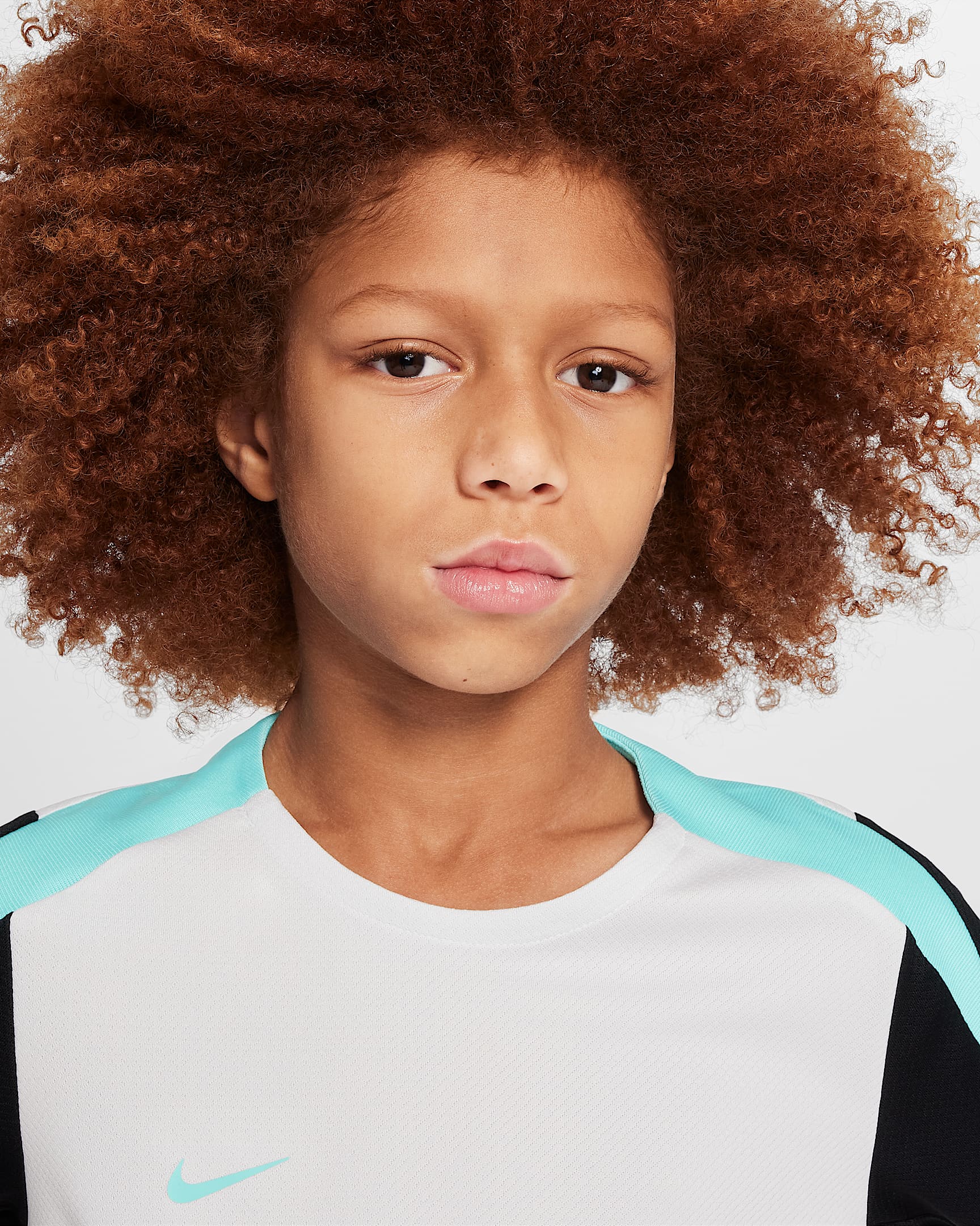 Nike Dri-FIT Strike Older Kids' Short-Sleeve Football Top. Nike IE