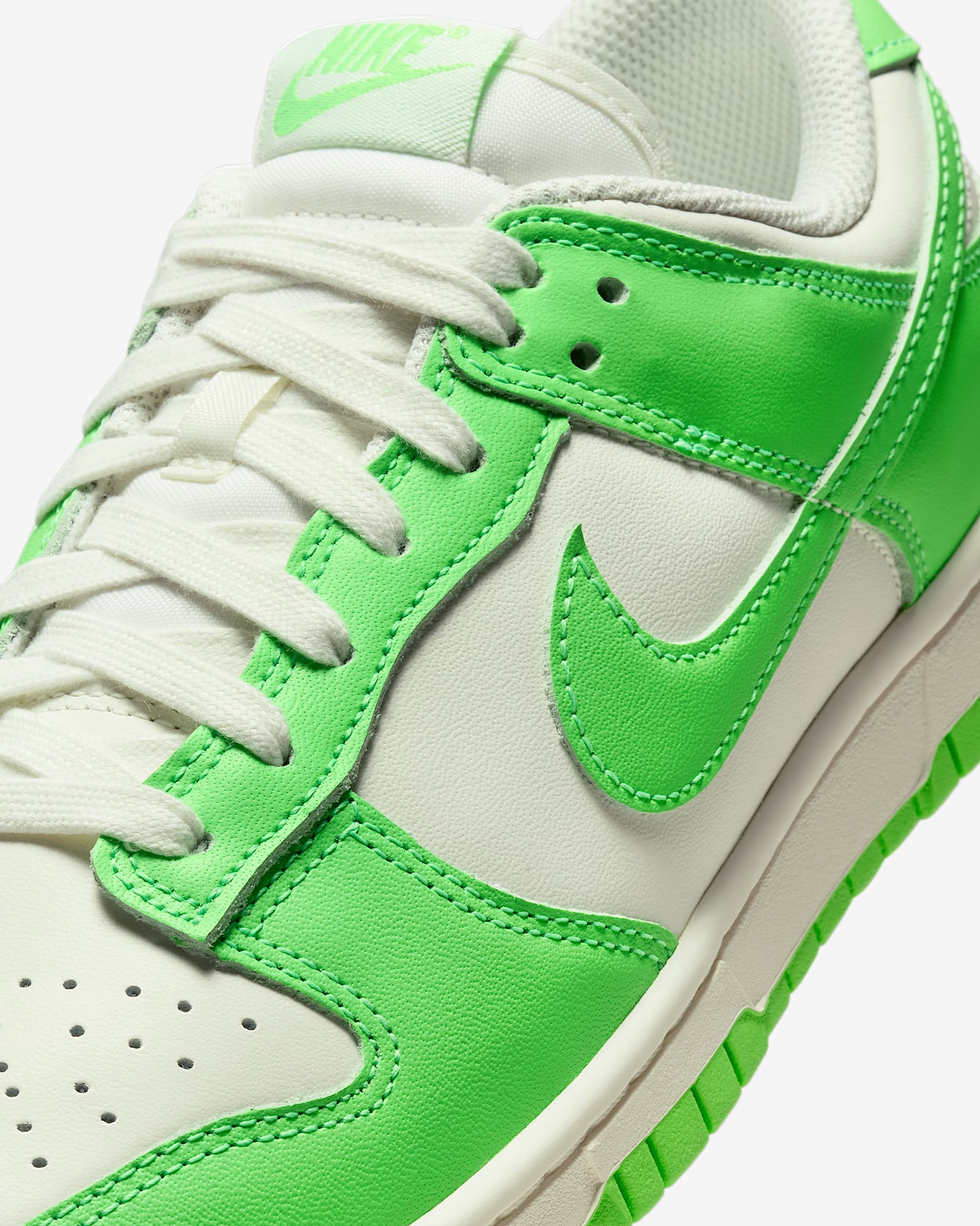 Nike Dunk Low Women's Shoes. Nike IL
