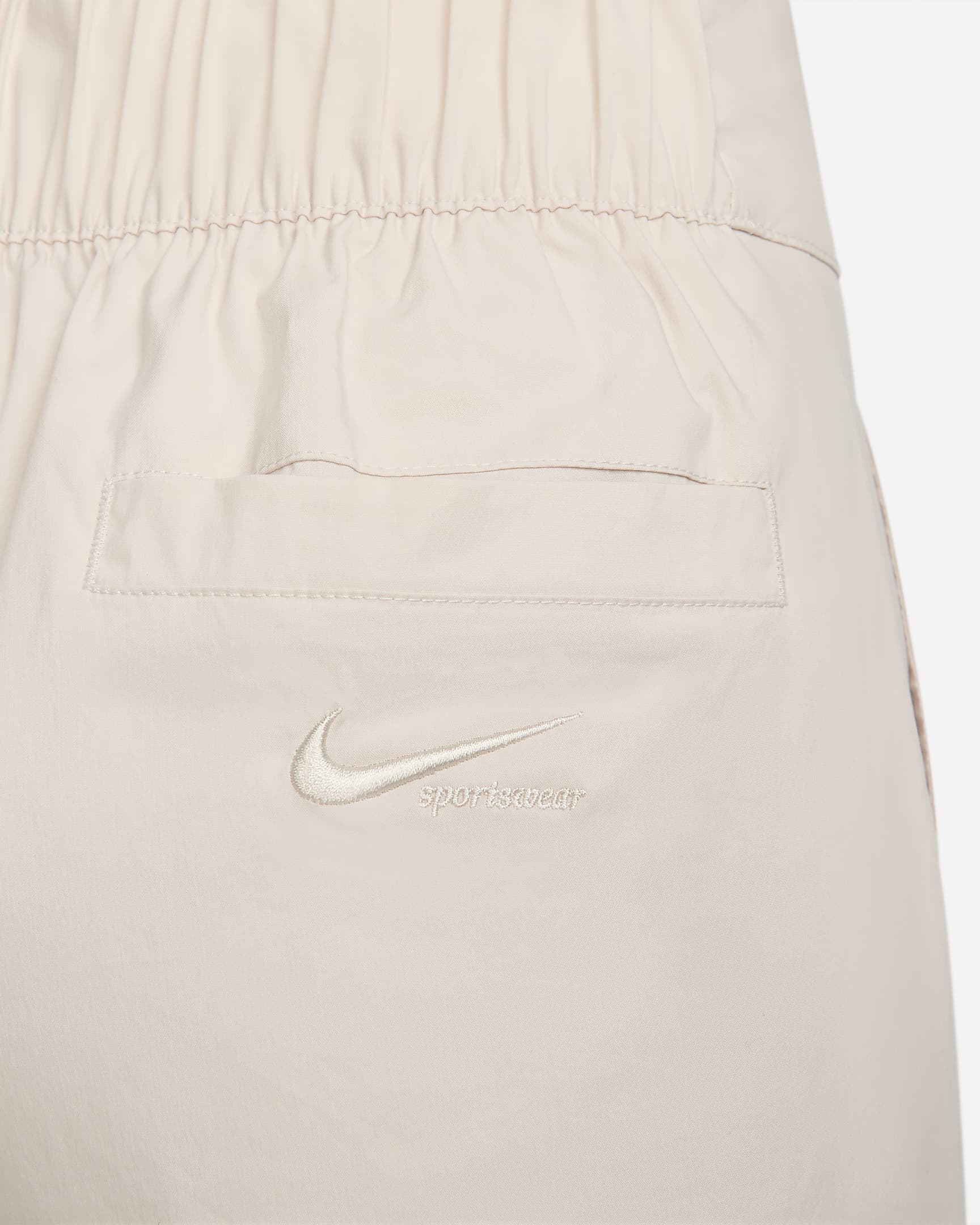 Nike Sportswear Collection Women's Woven Trousers. Nike LU