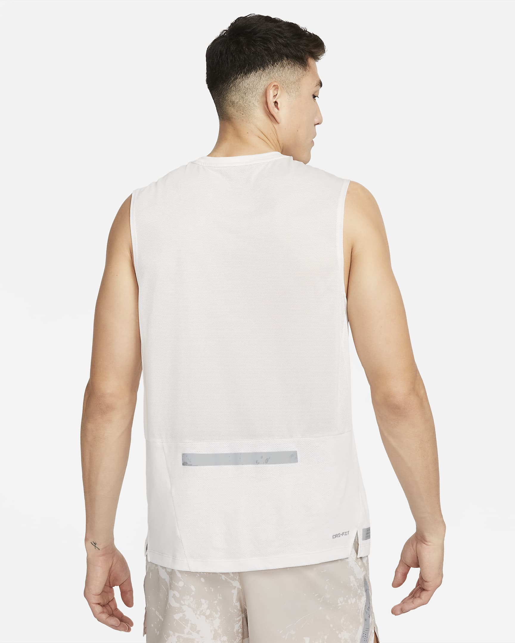 Nike Dri-FIT Run Division Rise 365 Men's Running Tank. Nike LU