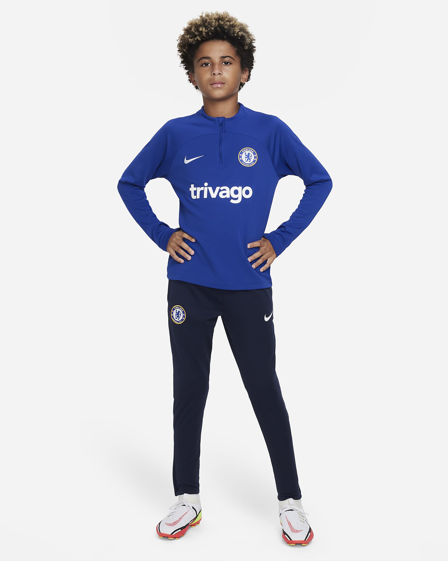 Chelsea F.C. Academy Pro Older Kids' Nike Dri-FIT Football Pants. Nike BG