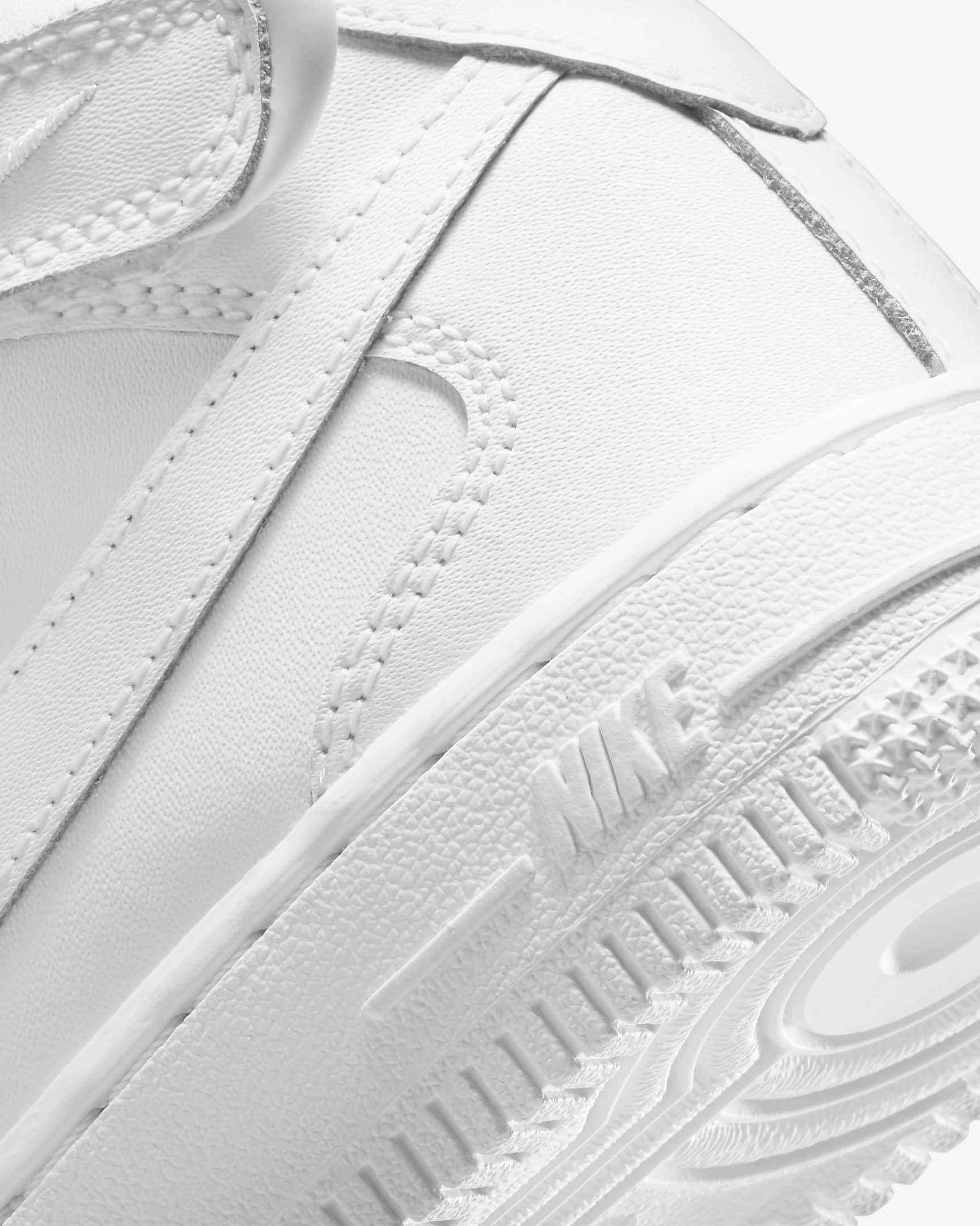 Nike Force 1 Mid LE Younger Kids' Shoe. Nike UK