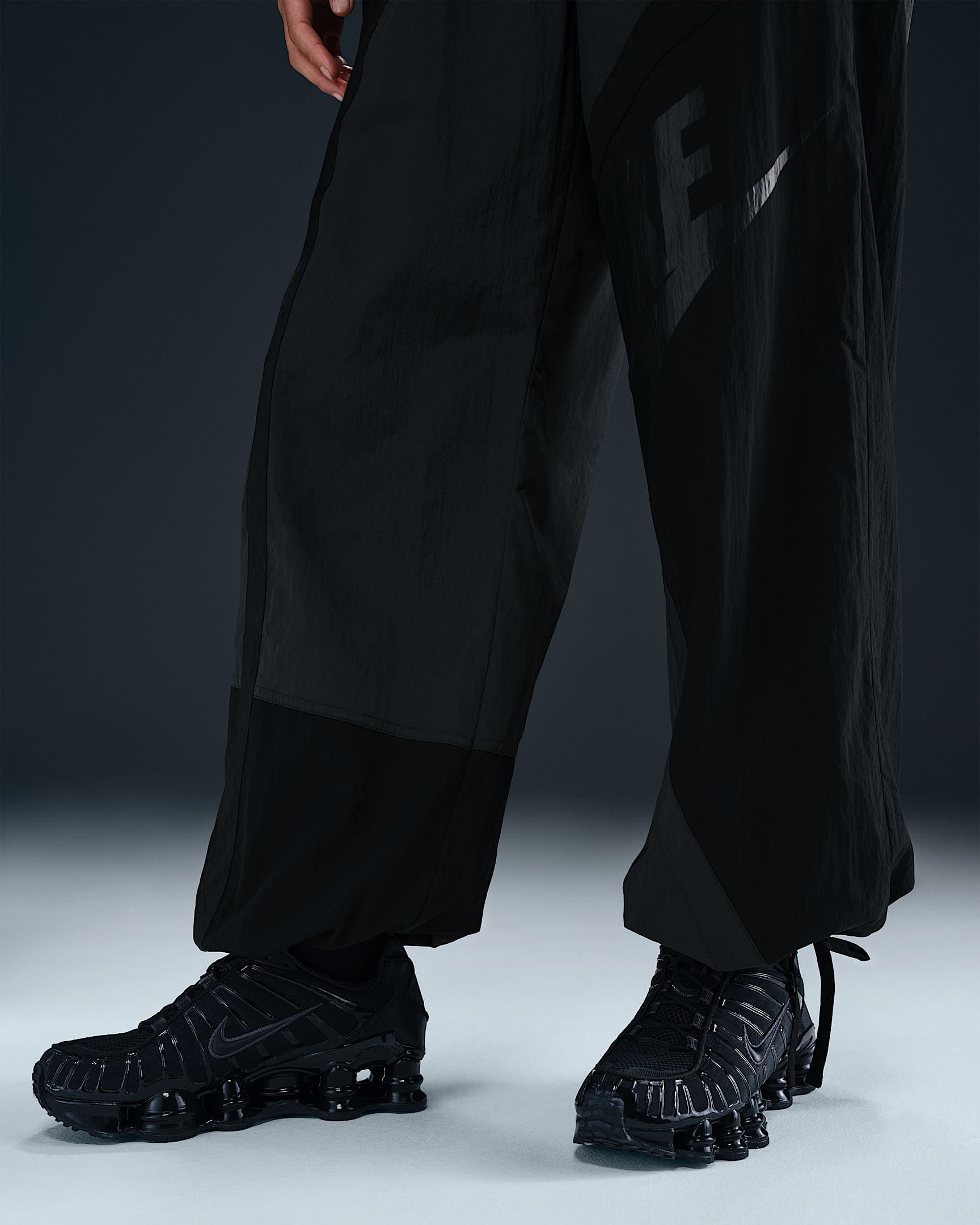 Nike Sportswear Women's Mid-Rise Loose Woven Open-Hem Trousers. Nike IN