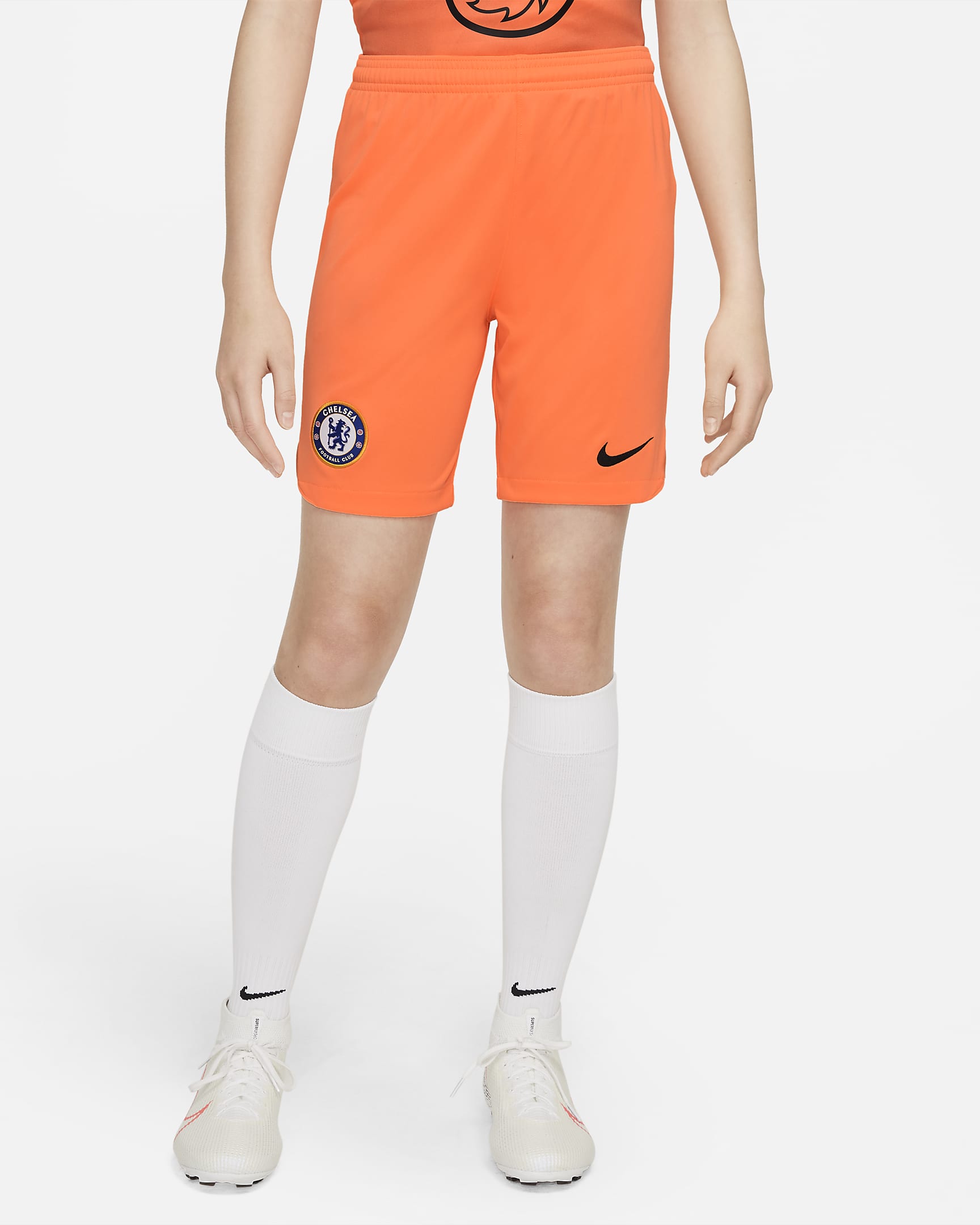 Chelsea F.C. 2022/23 Stadium Goalkeeper Older Kids' Nike Dri-FIT Football Shorts. Nike SI
