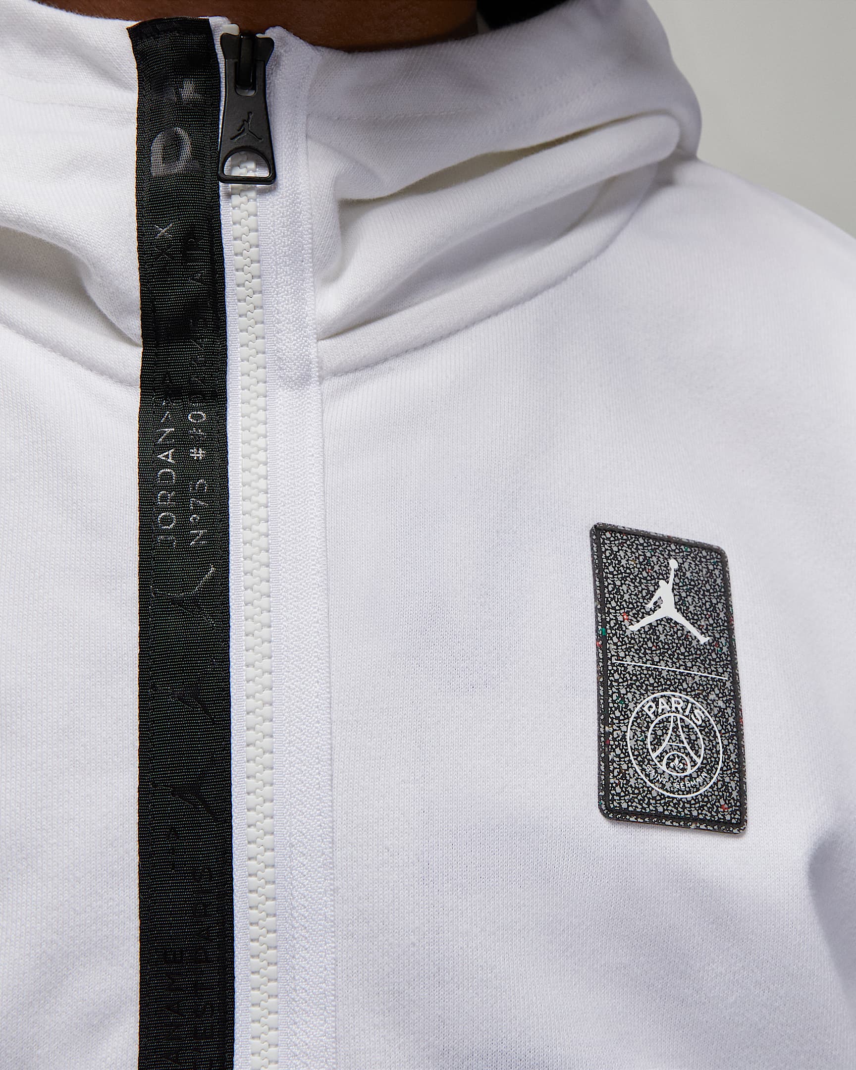 Paris Saint-Germain Men's Statement Pullover Hoodie. Nike IN