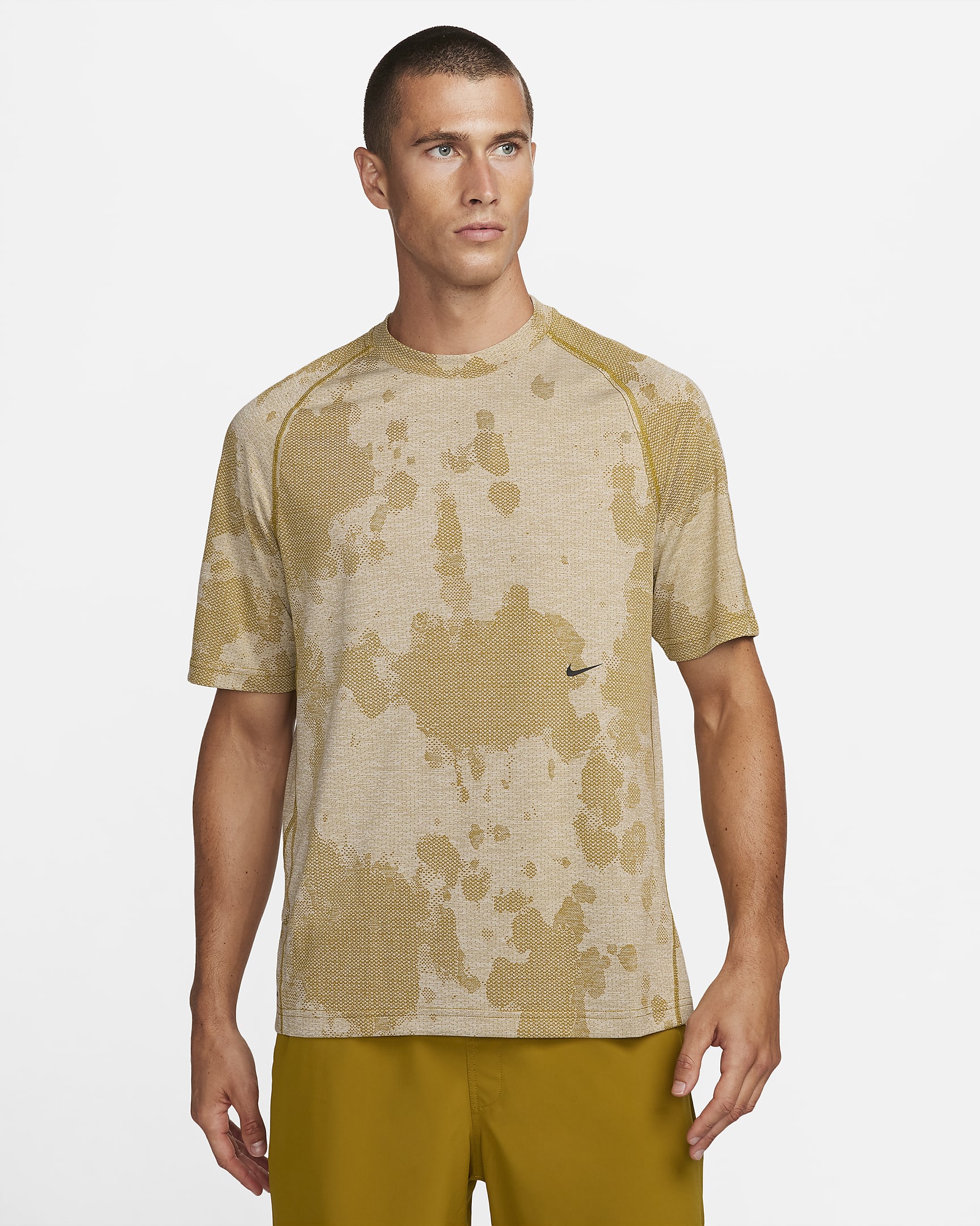 Nike Dri-FIT ADV APS Men's Engineered Short-Sleeve Fitness Top. Nike UK