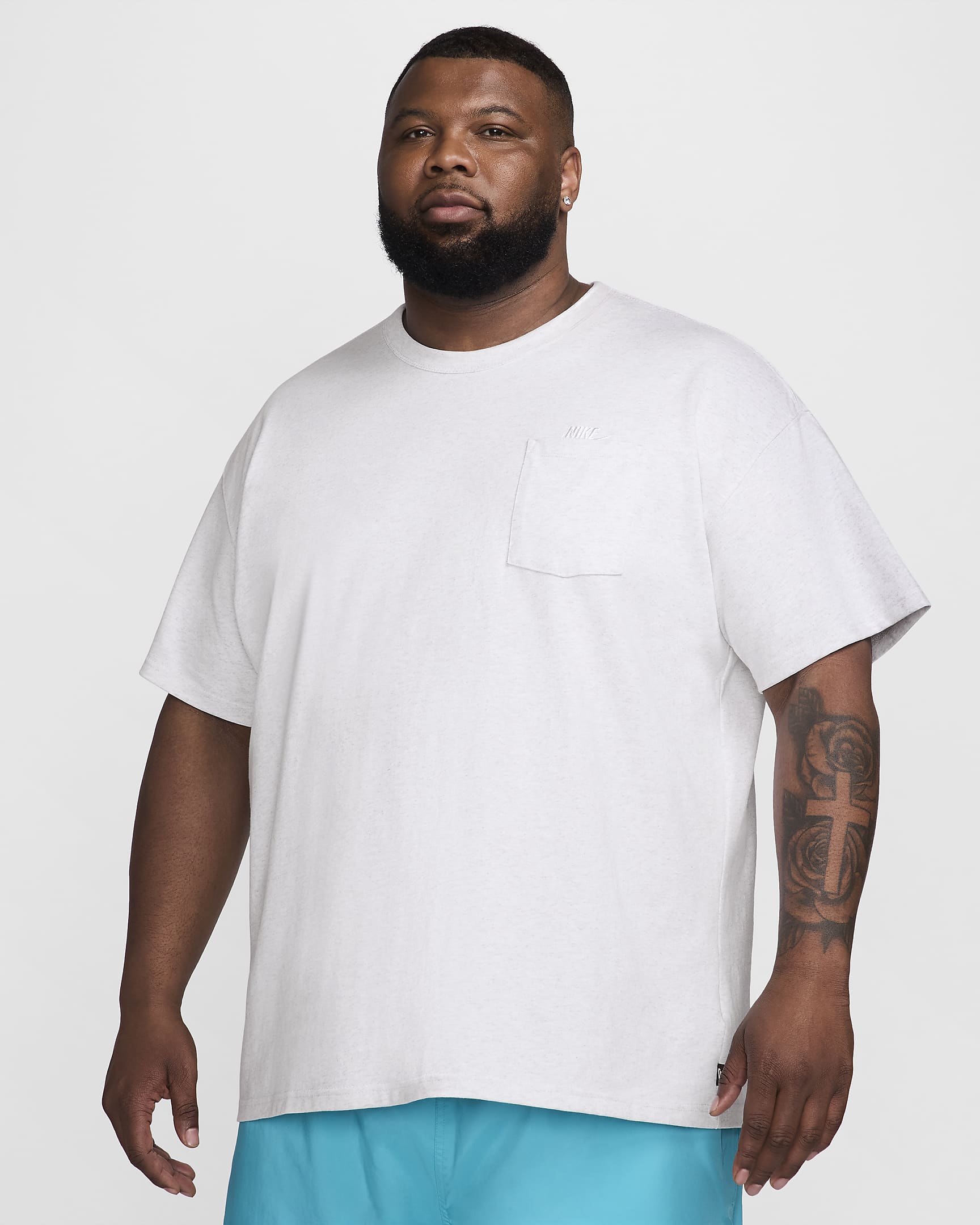 Nike Sportswear Premium Essentials Men's Pocket T-Shirt. Nike.com