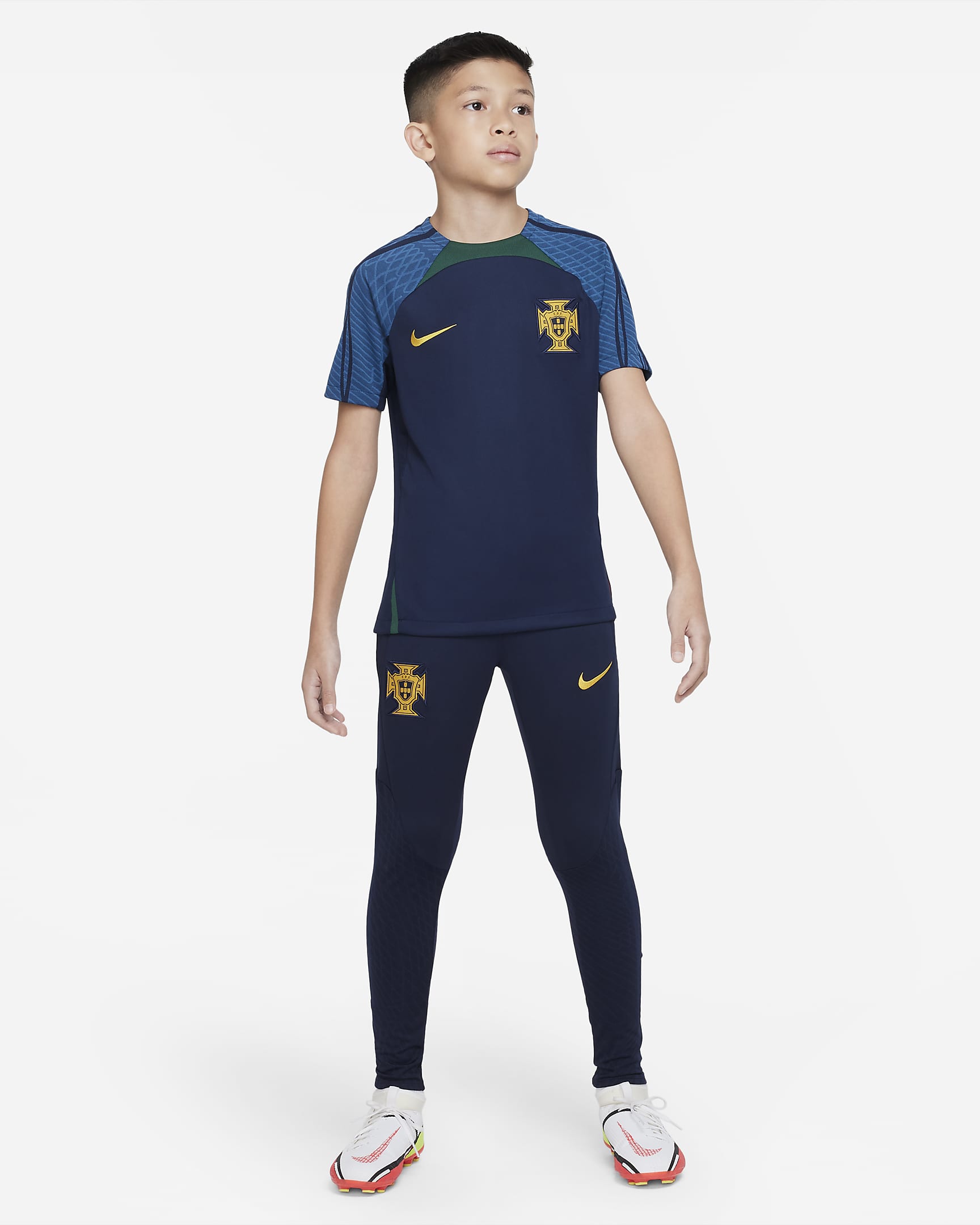 Portugal Strike Nike Dri-FIT Strick-Fußballhose für ältere Kinder. Nike BE