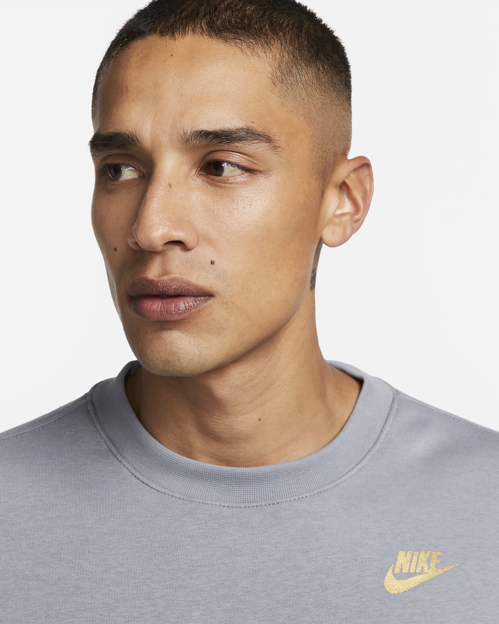 Nike Sportswear Standard Issue Men's Crew-Neck Sweatshirt. Nike UK
