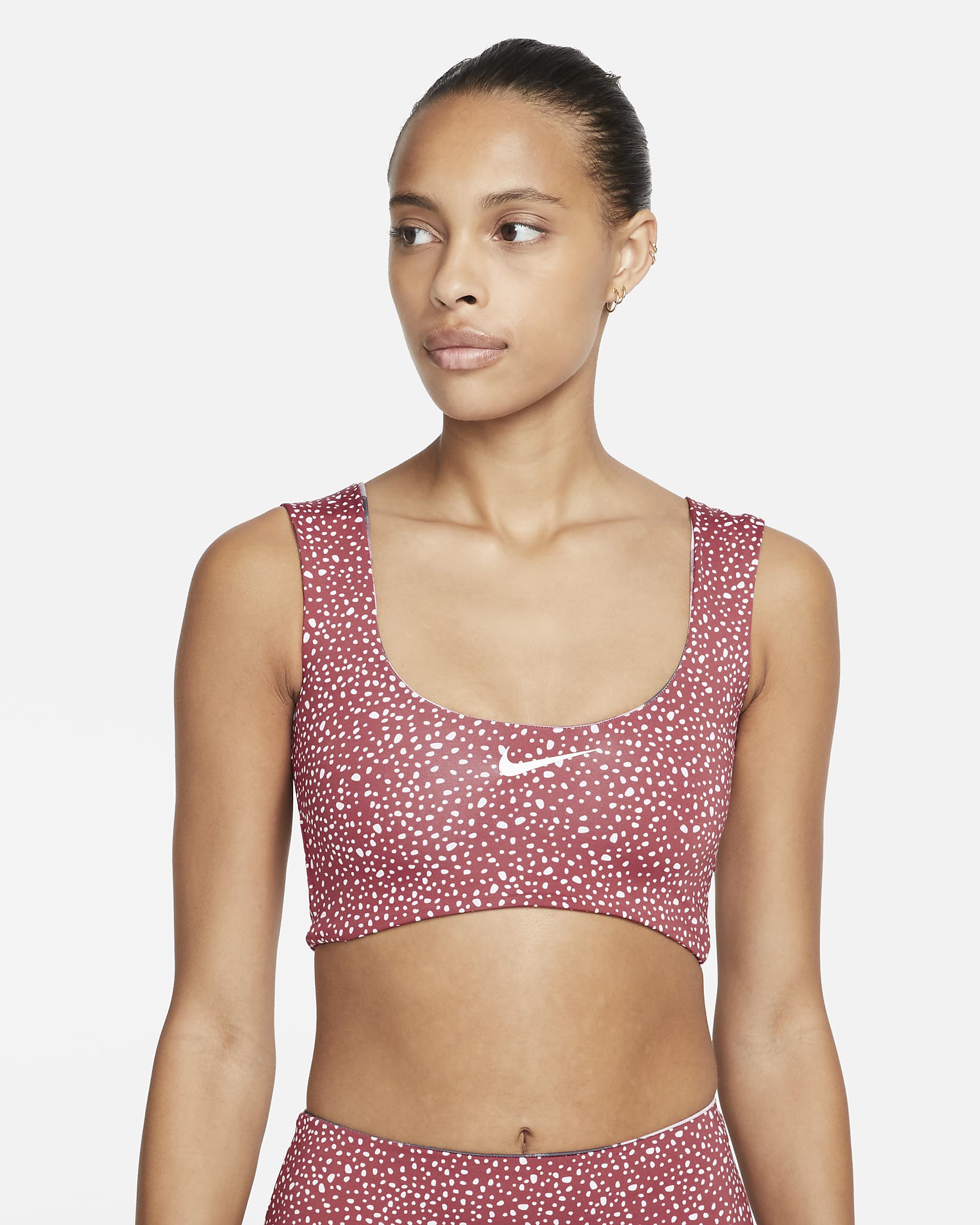 Crop top de bain réversible Nike pour femme. Nike BE