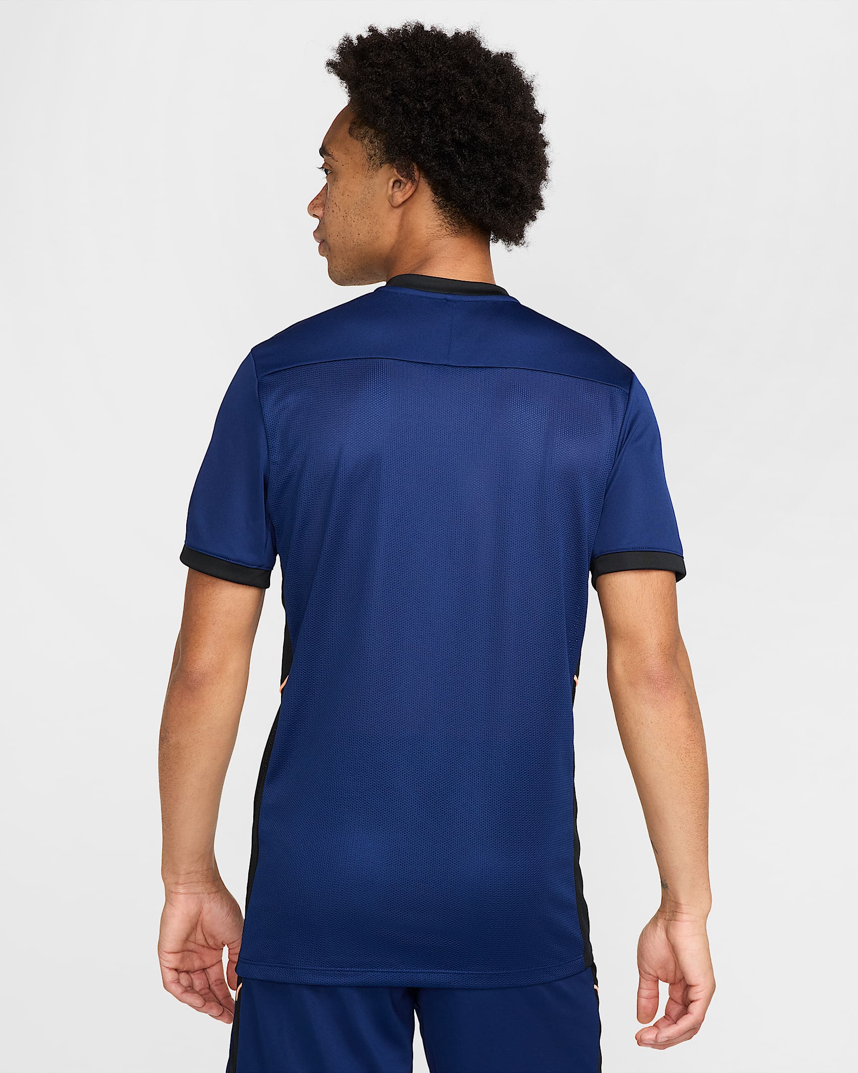 Nike Academy Men's Dri-FIT Short-Sleeve Football Top. Nike IE
