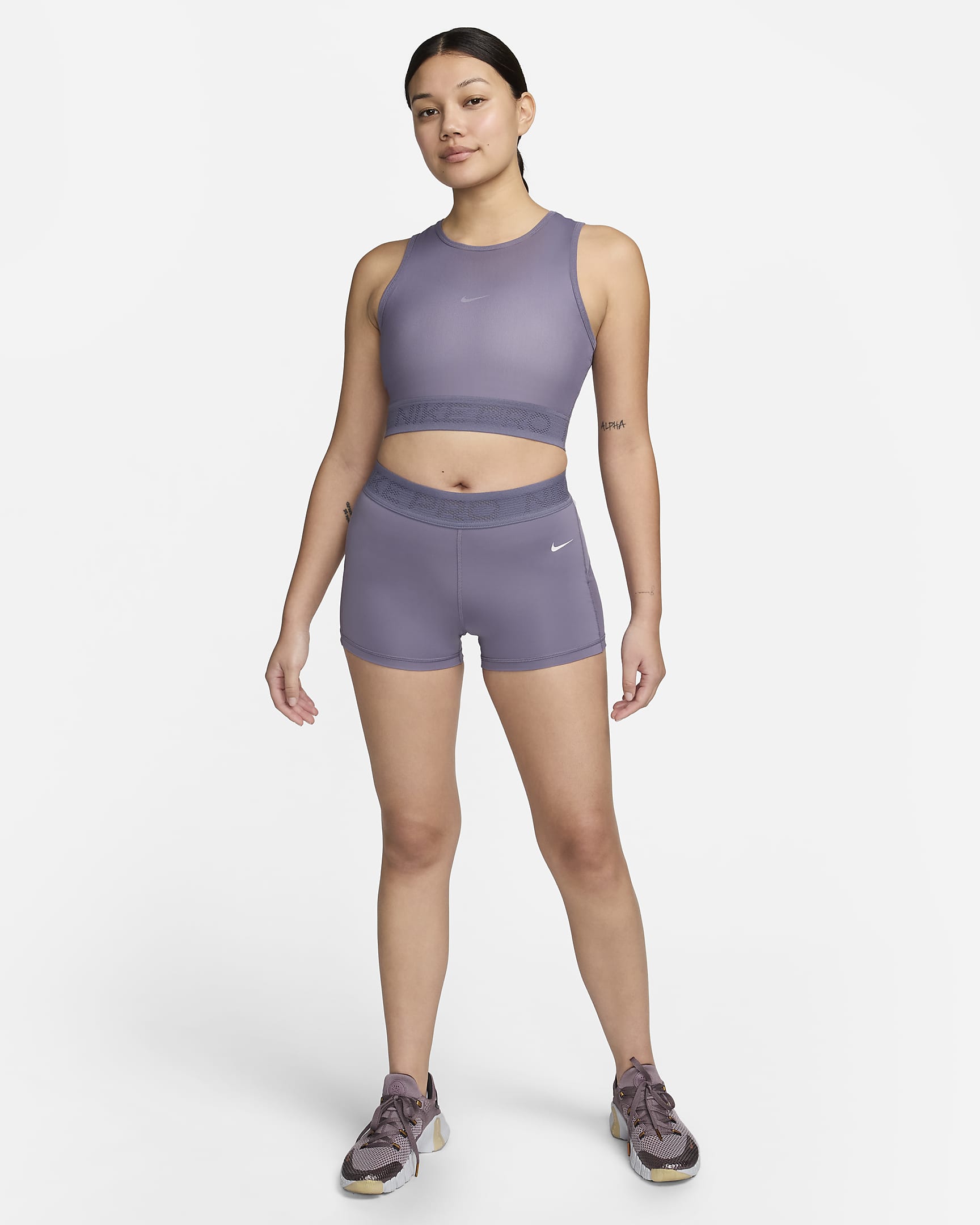 Nike Pro Shorts mit mittelhohem Bund und Mesh-Einsatz für Damen (ca. 7 ...