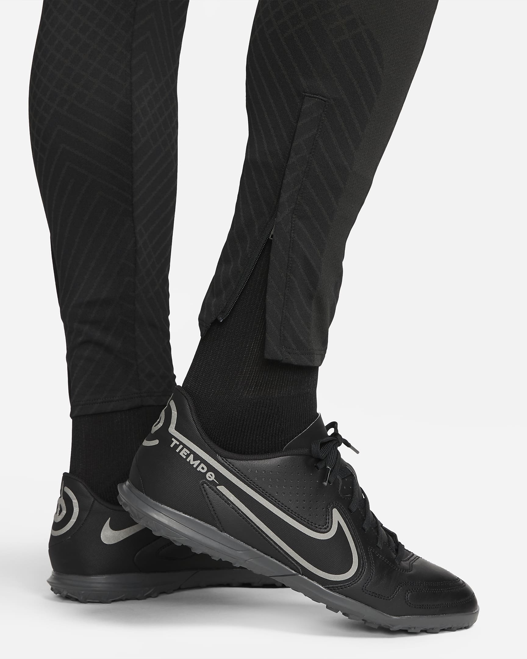 Liverpool Fc Strike Nike Dri Fit Herren Fußballhose Aus Strickmaterial