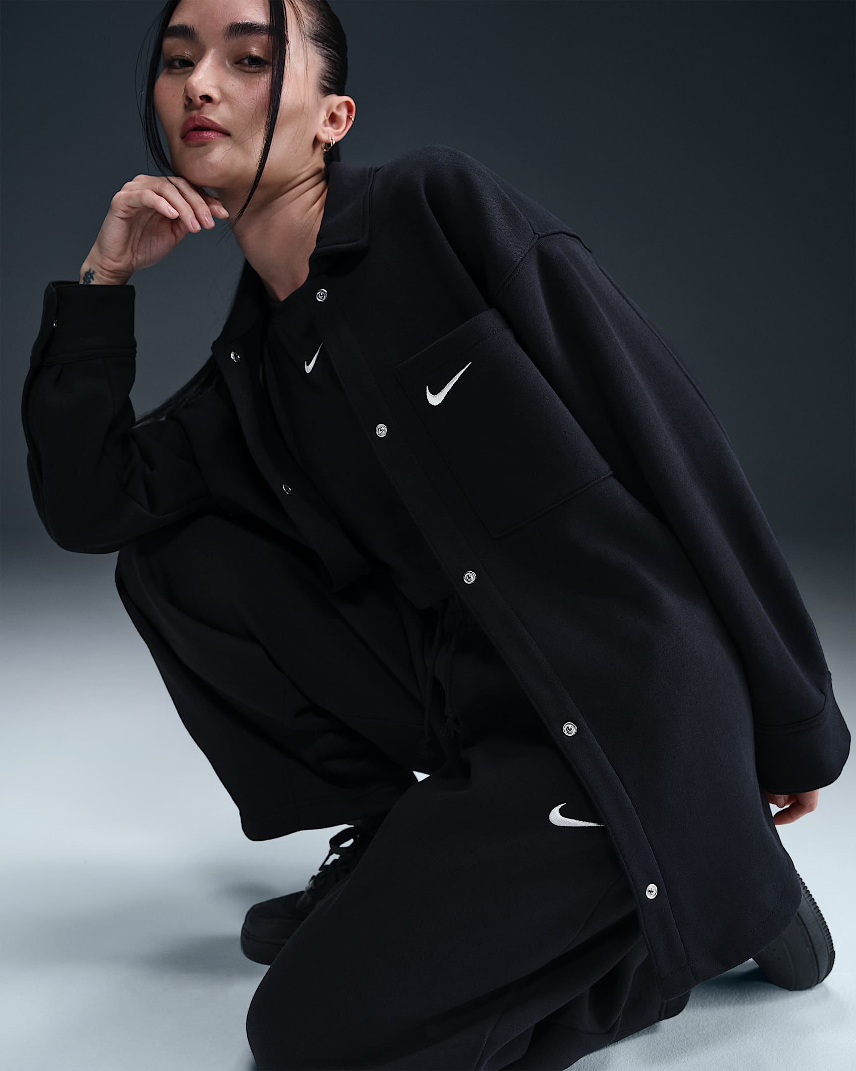 เสื้อแจ็คเก็ตเชิ้ตผู้หญิงขนาดโอเวอร์ไซส์ Nike Sportswear Phoenix Fleece Nike TH