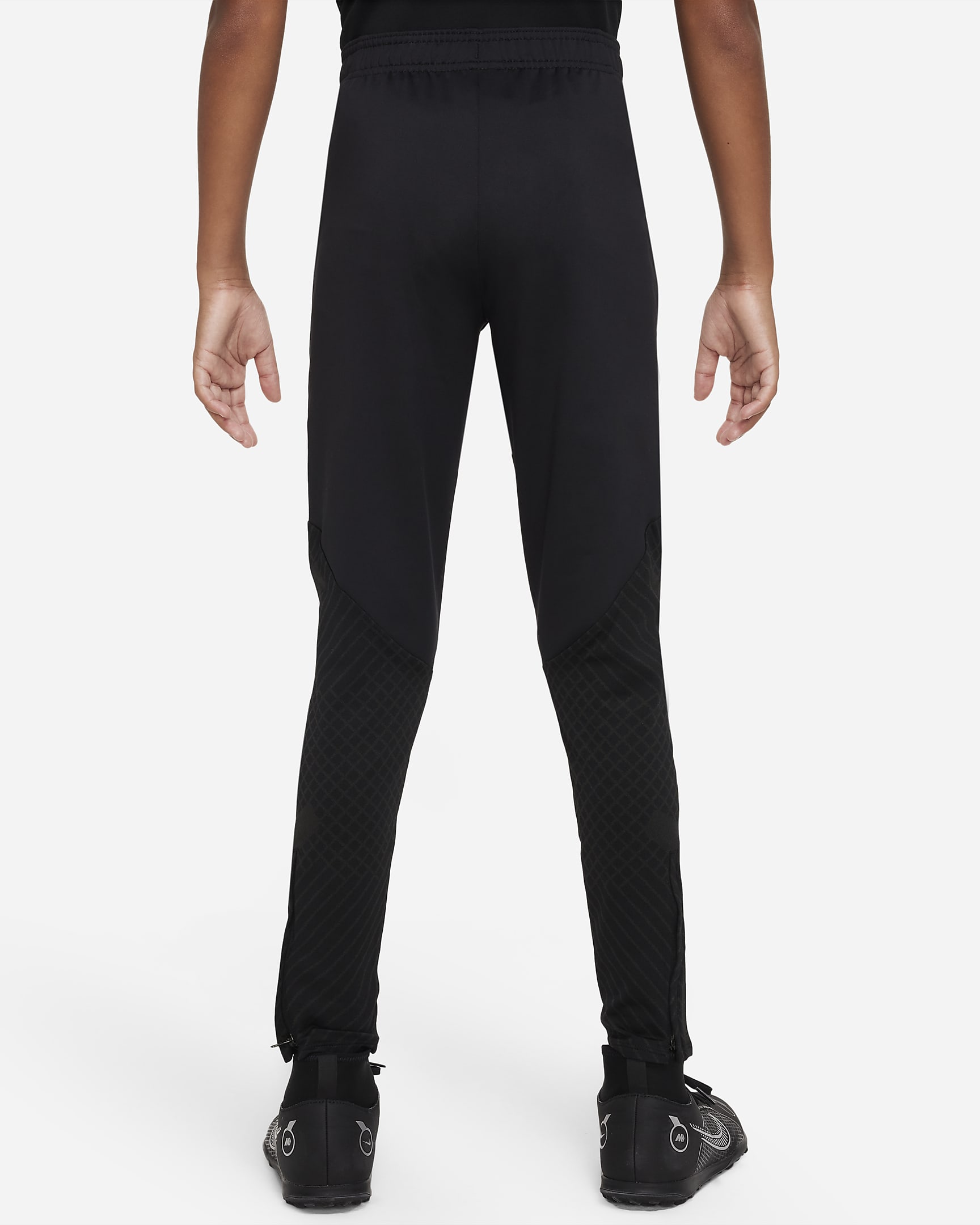 Chelsea F.C. Strike Older Kids' Nike Dri-FIT Knit Football Pants. Nike LU