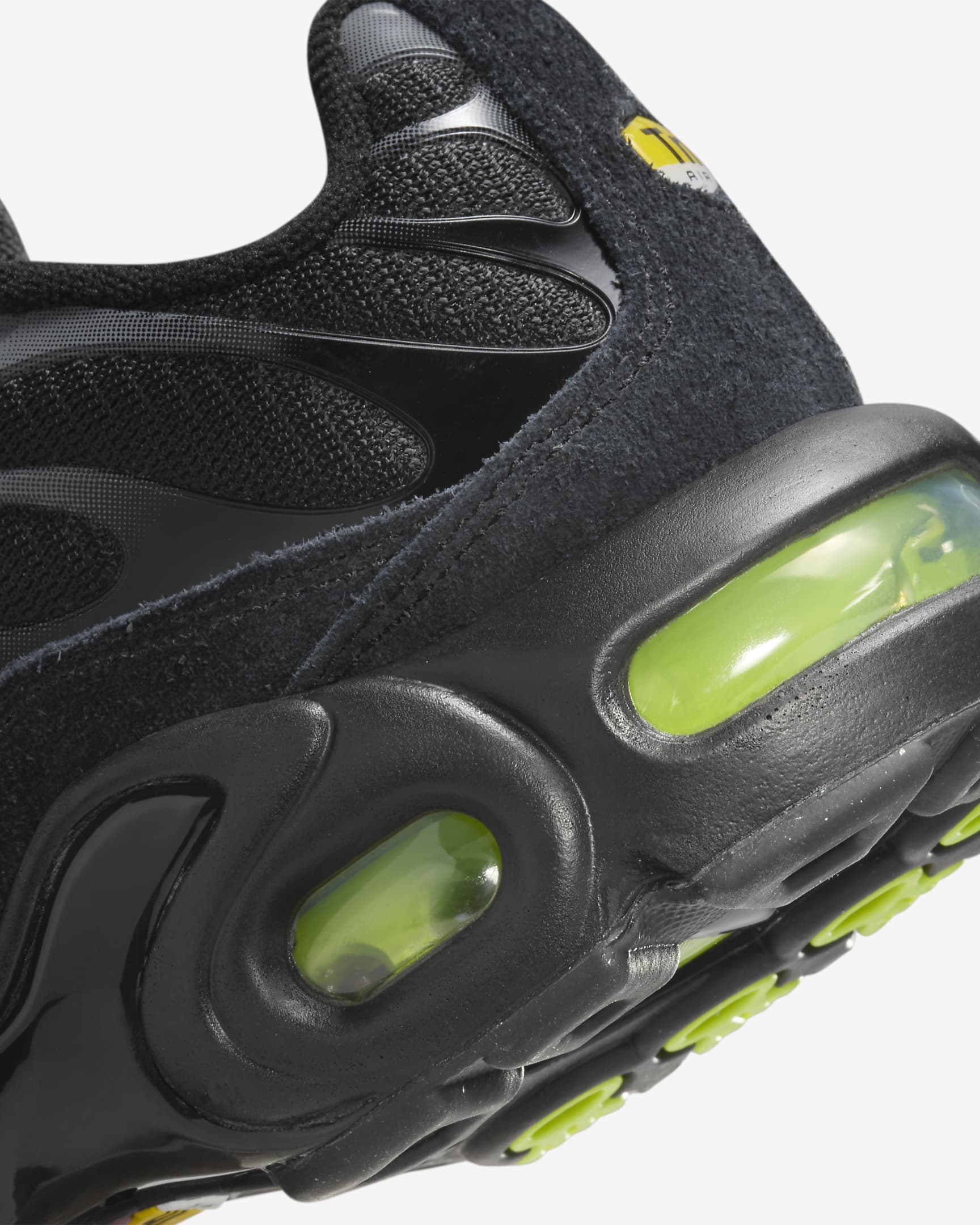 Nike Air Max Plus Older Kids' Shoes. Nike BG