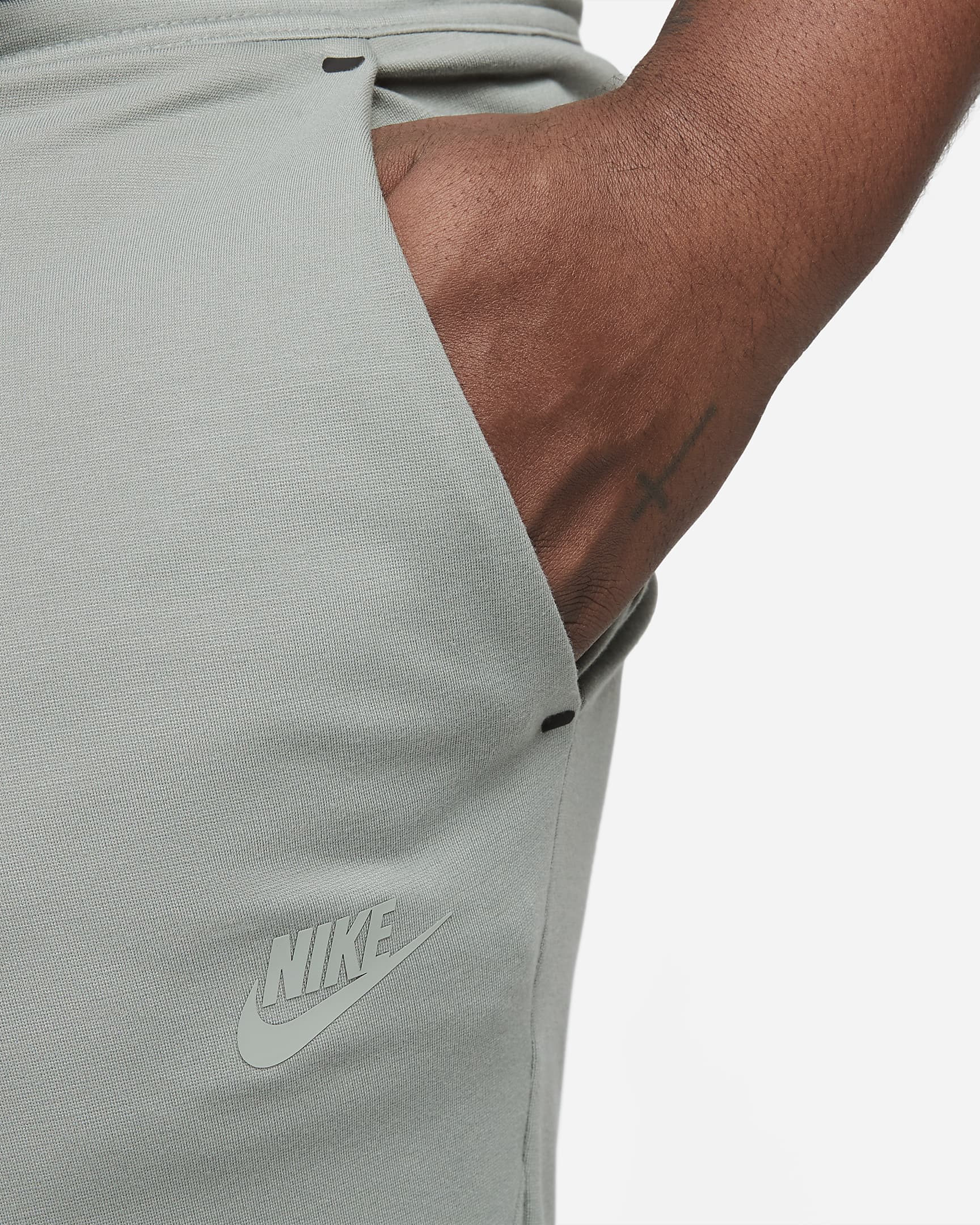 Nike Sportswear Tech Fleece Lightweight Men's Slim-Fit Jogger Tracksuit Bottoms. Nike NL